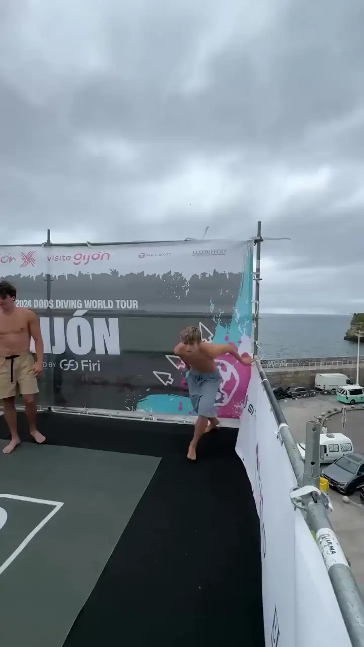 This dive wins Adam Lisovkjj 1st in extreme death diving tournament 🤯 | Scrolller