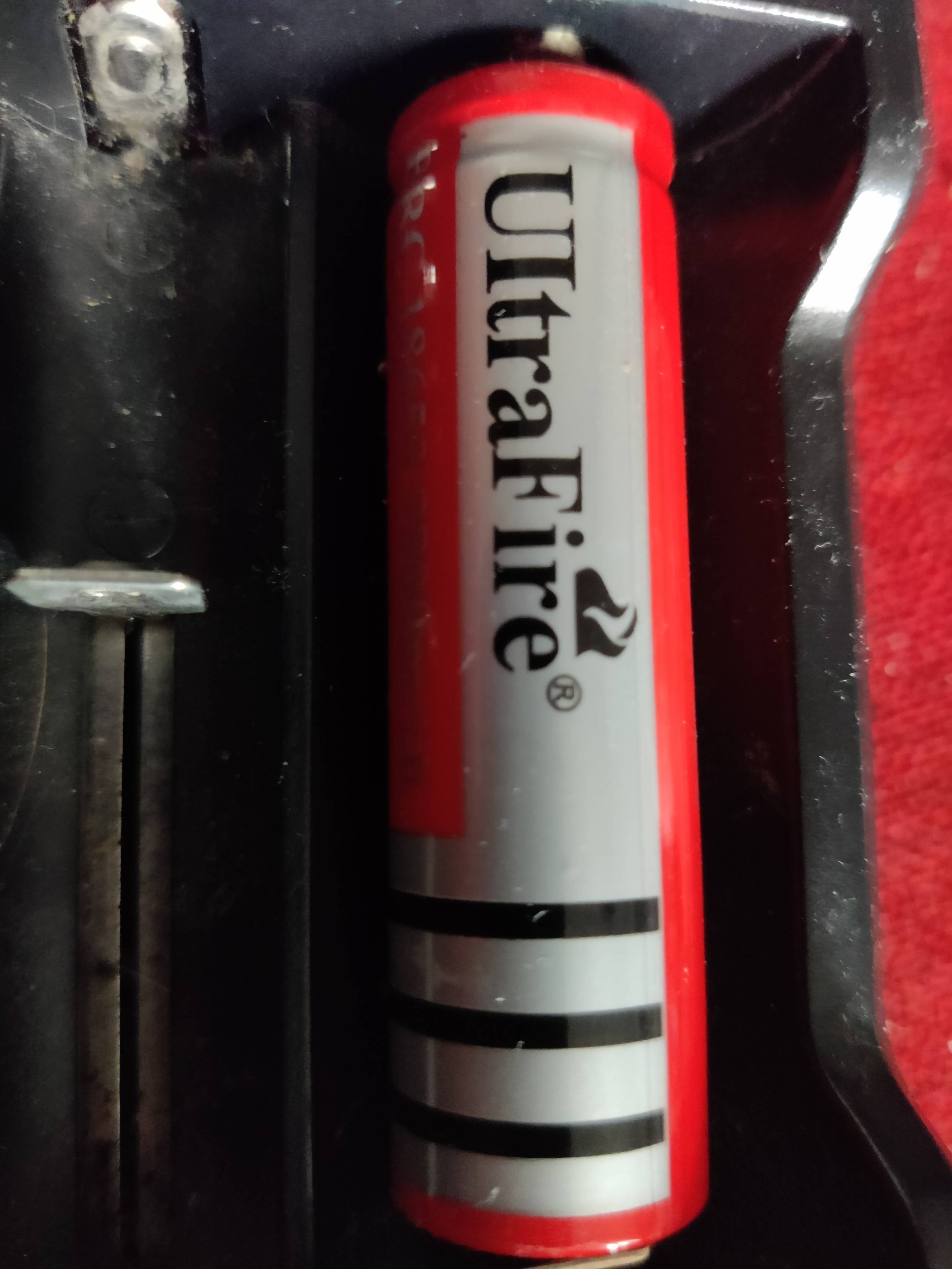 This is a very promising name for a Lithium Ion battery. Advertised capacity 9800 mAh, real 800 ...