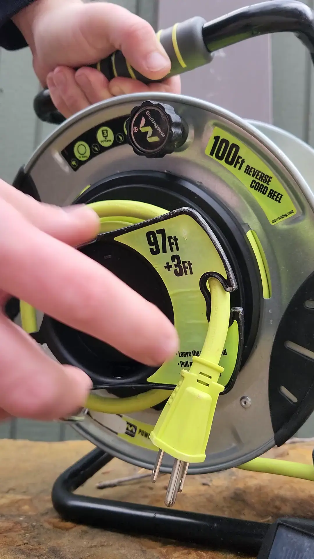 This knuckle busting extention cord reel | Scrolller