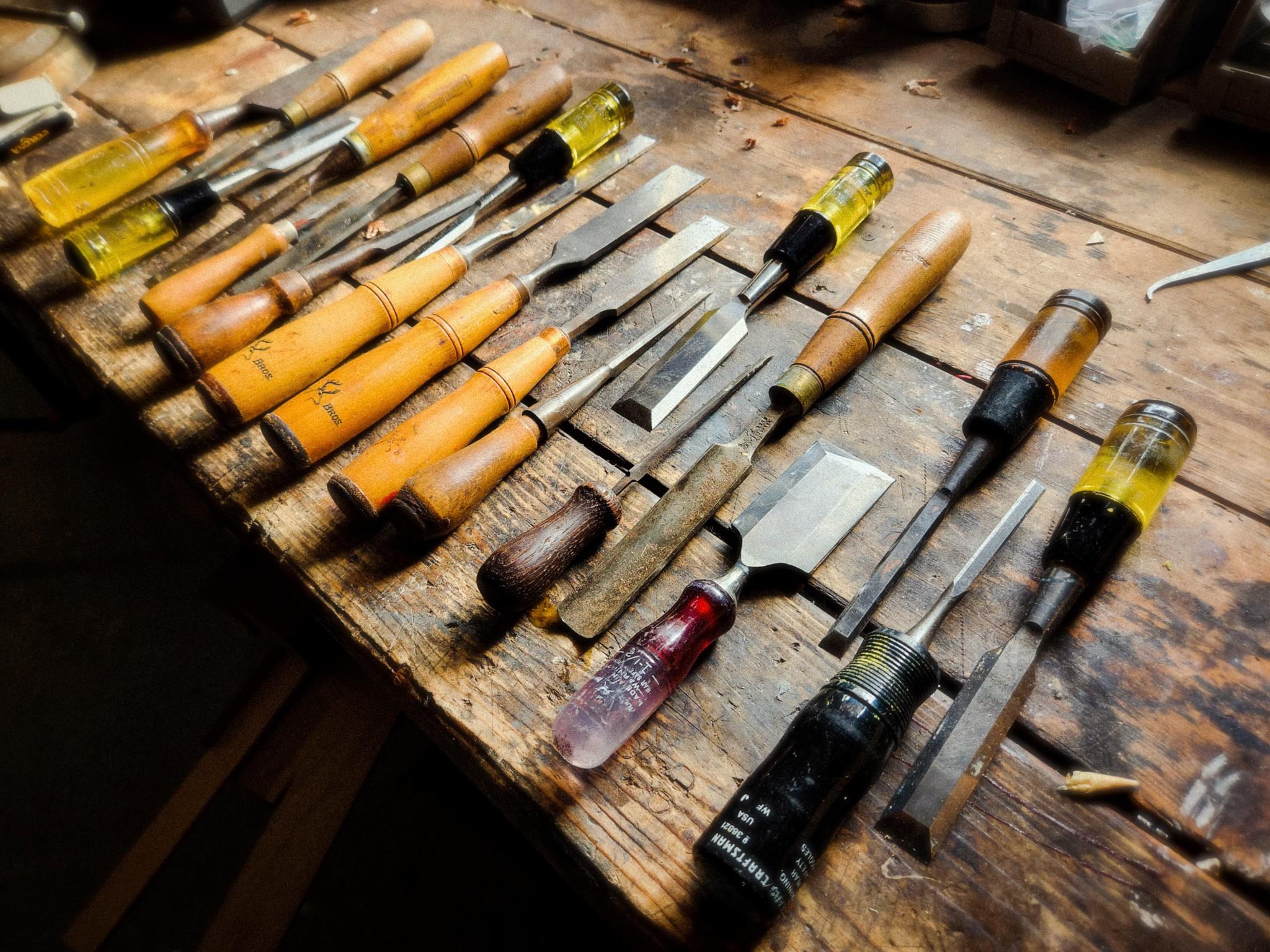 Three generations of chisels and one gouge. | Scrolller