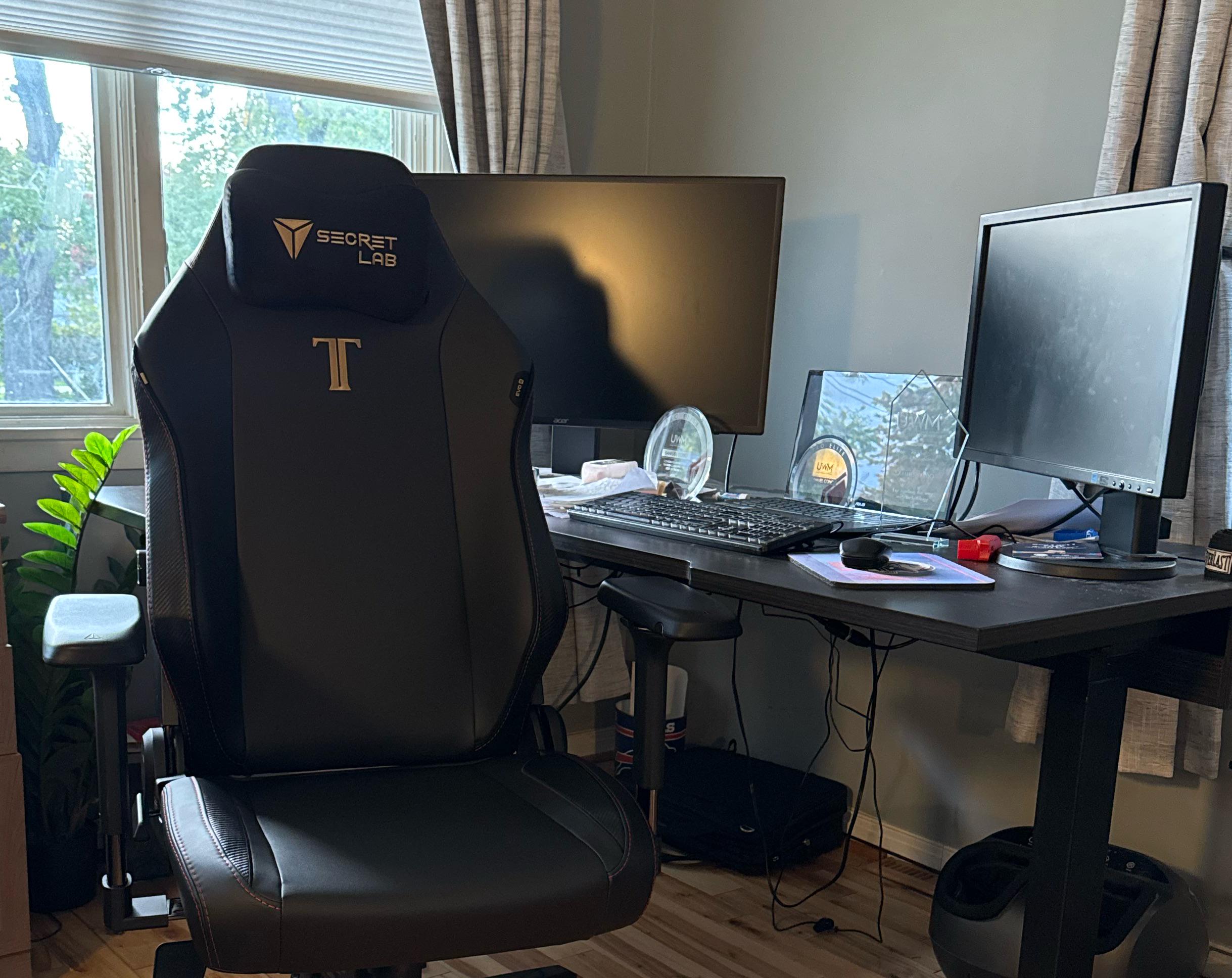 Titan Evo | Scrolller