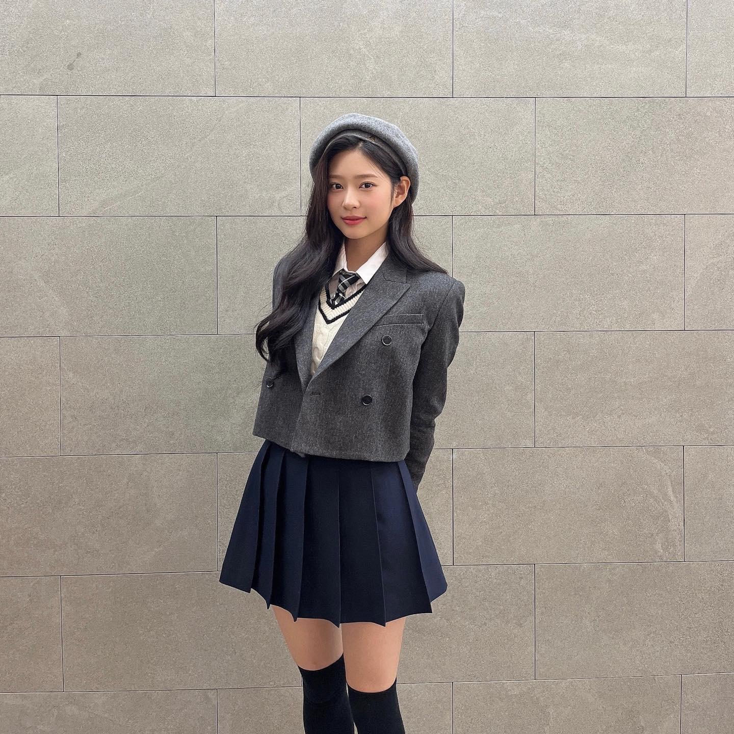 221001 Management SOOP Instagram Update with Kim Minju | Scrolller