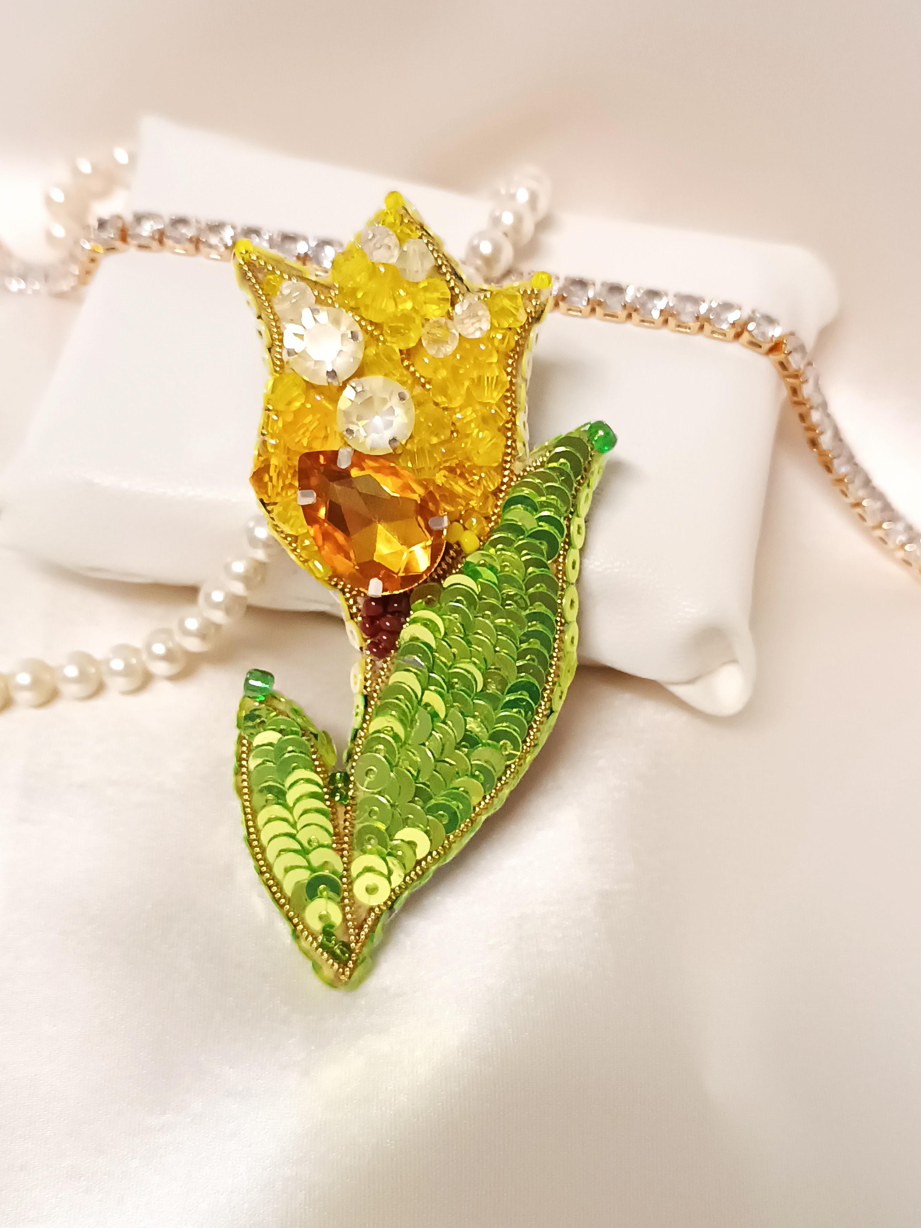 Tulip Temptation 🌷 | Scrolller