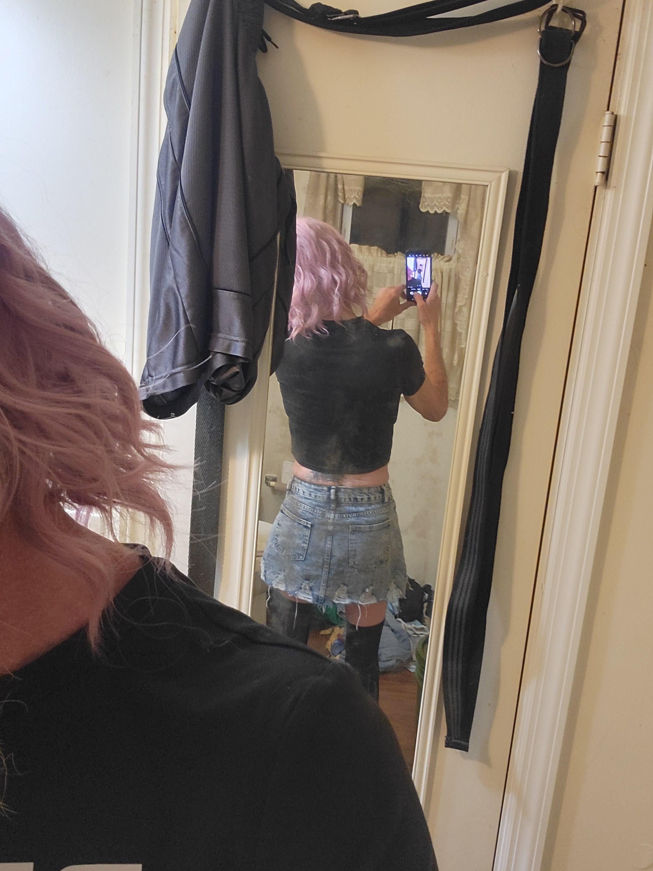 Trying a new wig. | Scrolller