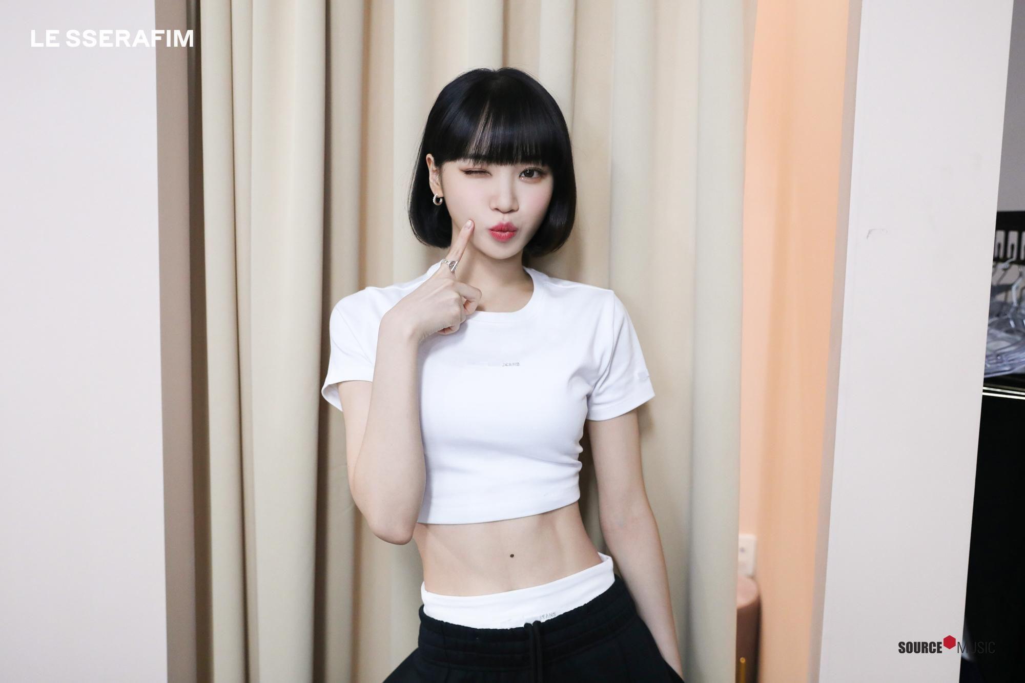 220622 LE SSERAFIM Weverse Update: LE SSERAFIM 'FEARLESS’ Photo Sketch | Scrolller