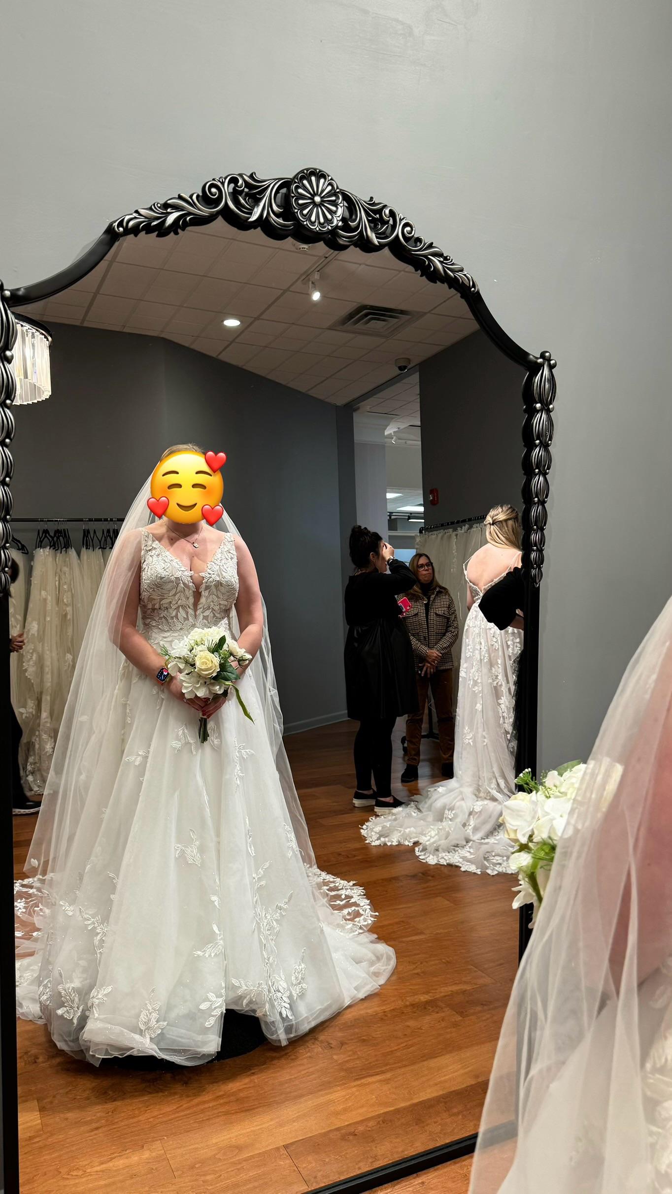 Absolutely in love with my dress and veil! | Scrolller