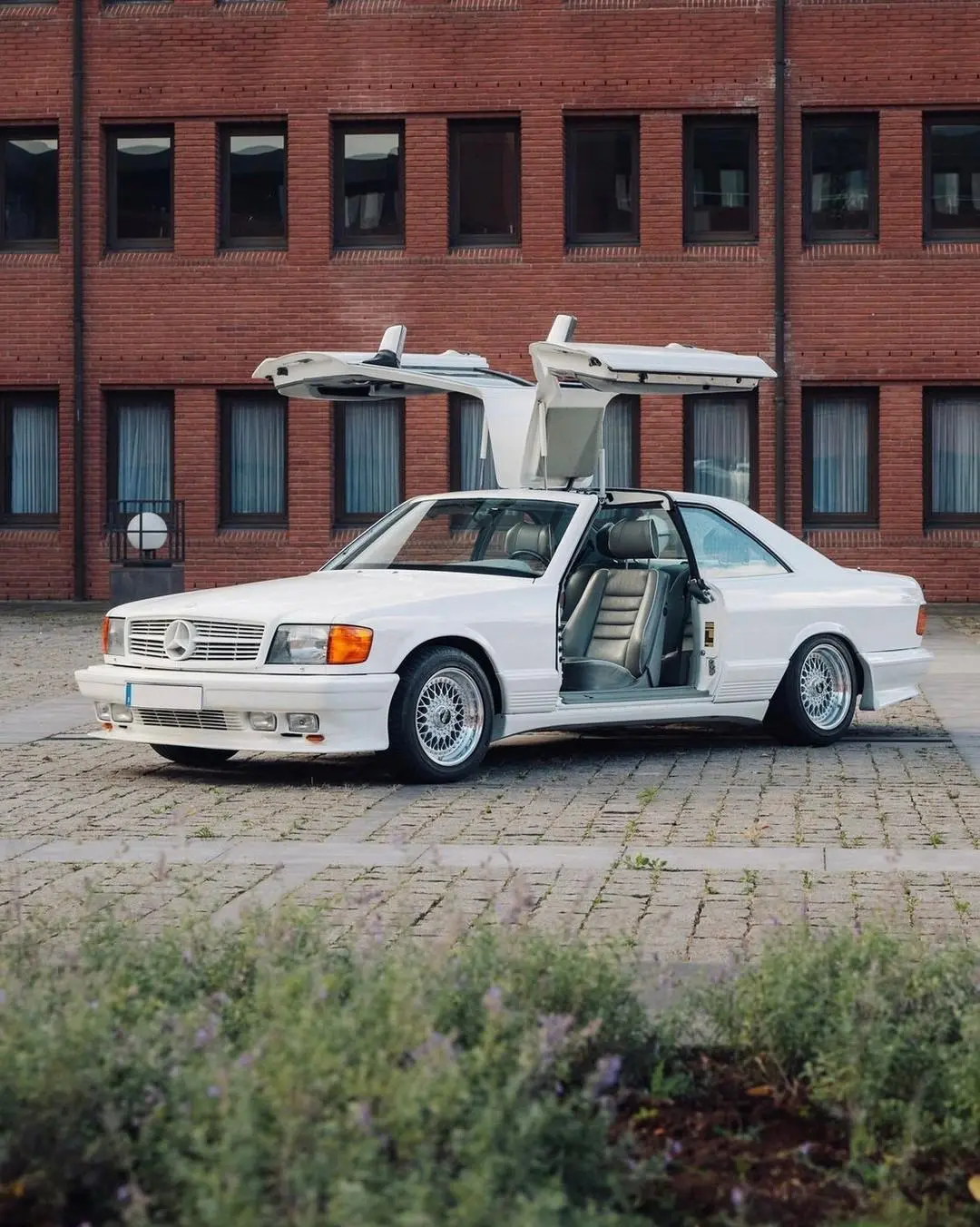 Ultra Rare Mercedes-Benz 500 SEC Gullwing [1080x1352] | Scrolller