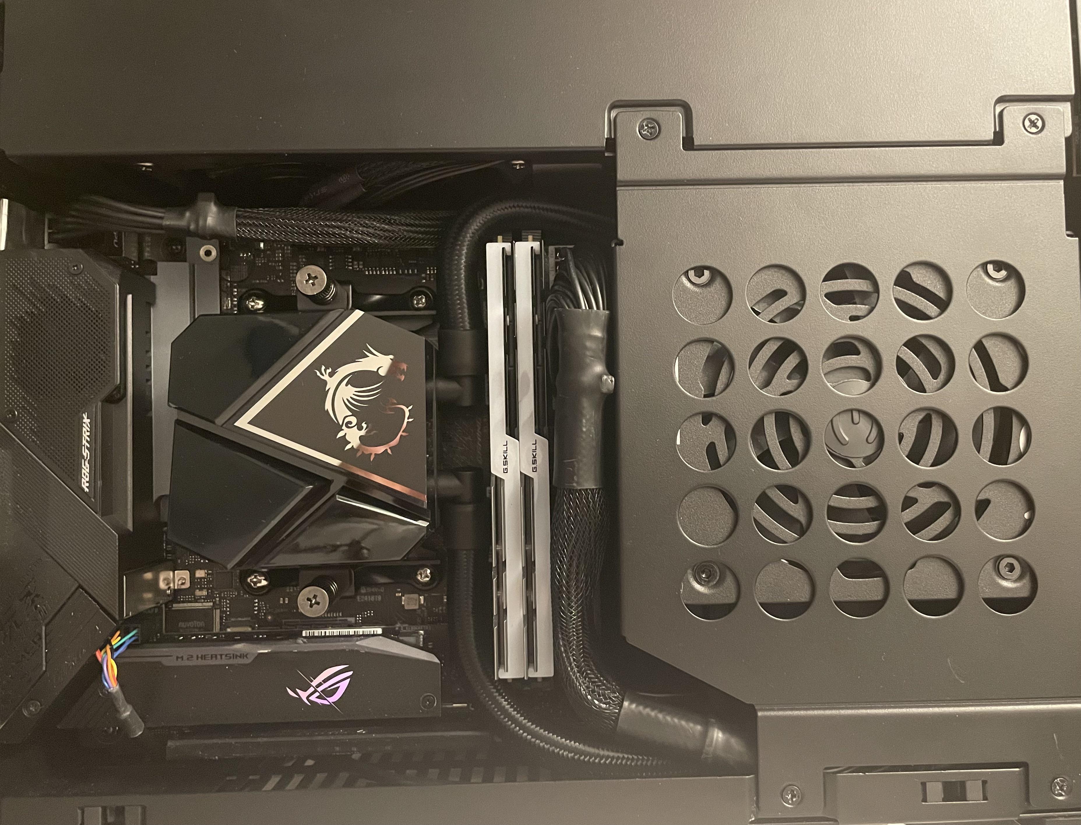 Lian Li A4 H2O build | Scrolller