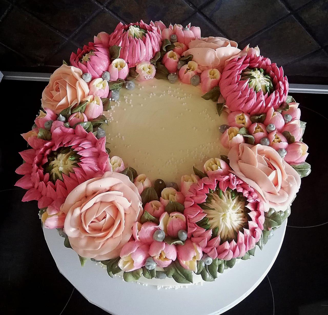 [homemade] buttercream flowers on vanilla sponge cake | Scrolller
