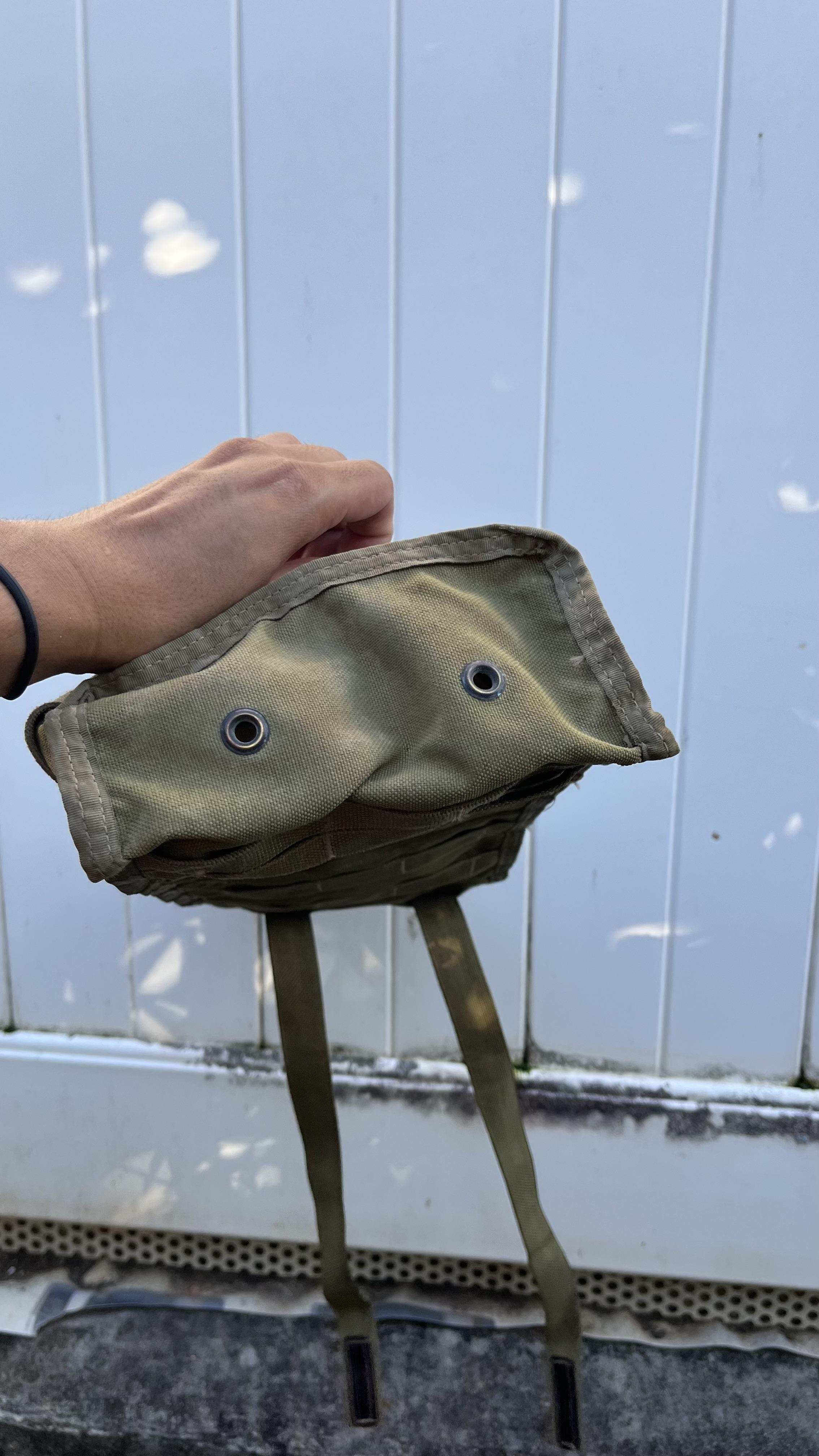 Need help identifying hydro(?) pouch | Scrolller