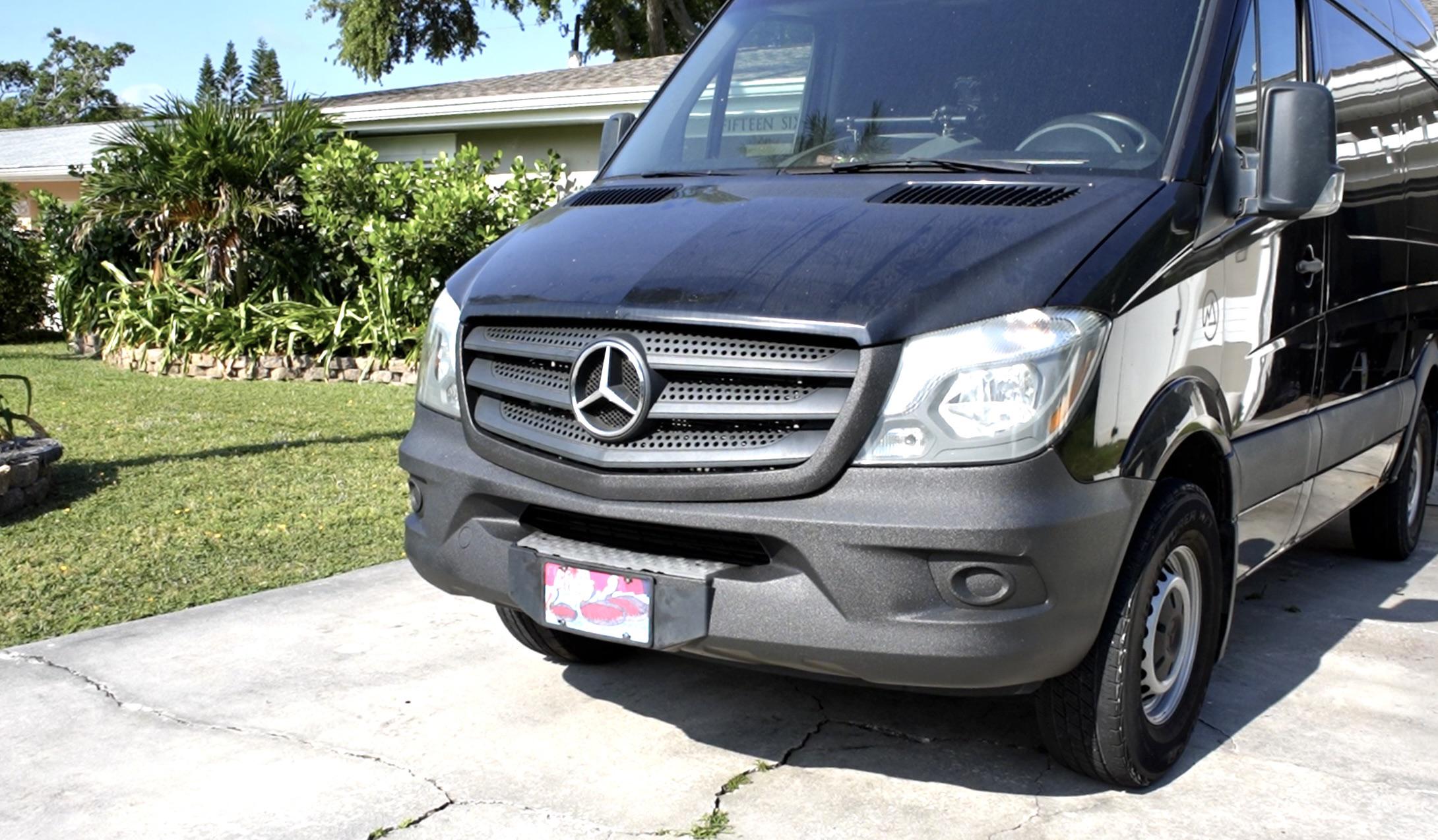 Van build in Sign Language | Scrolller