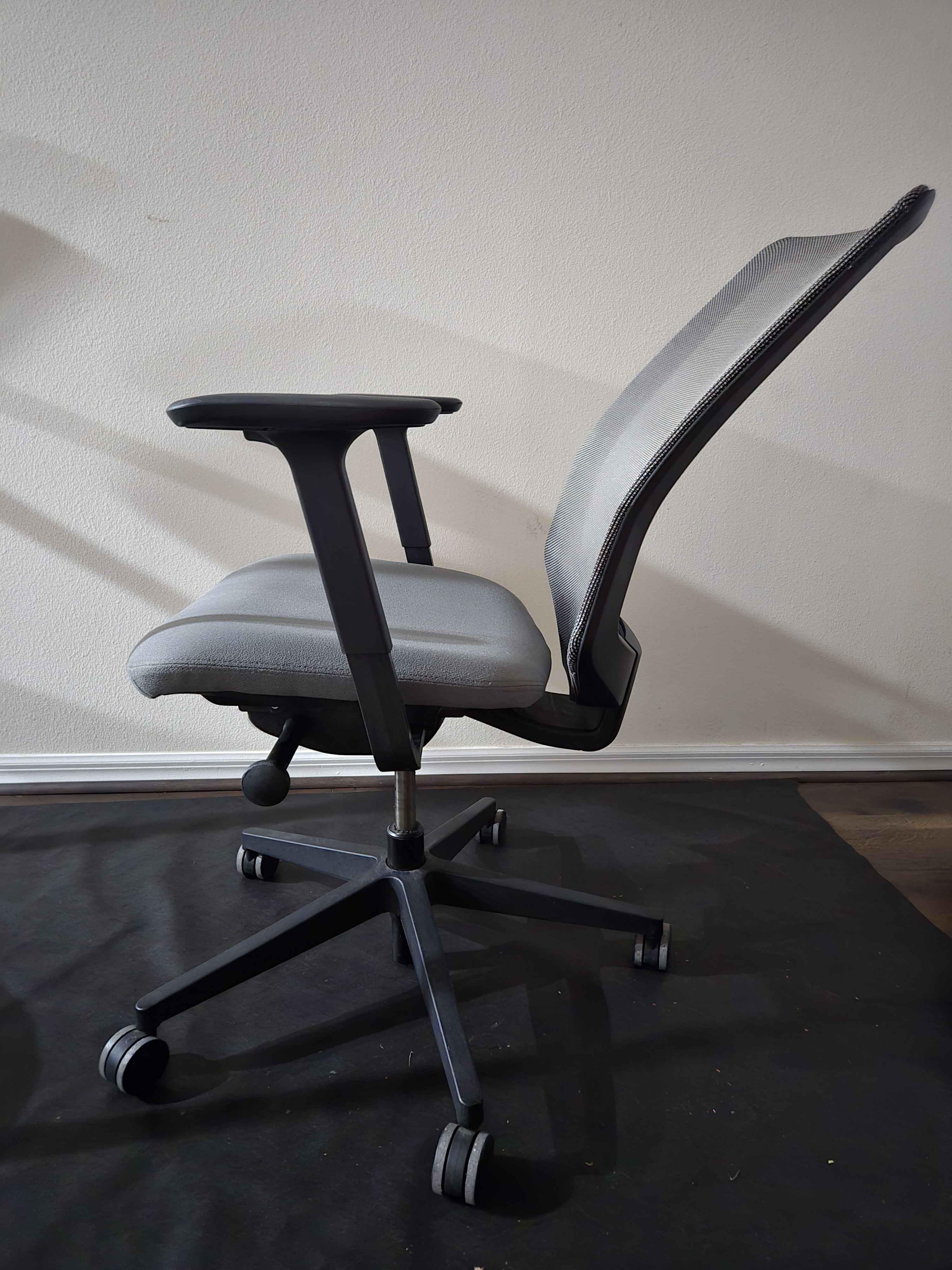 Verus stuck leaning back | Scrolller