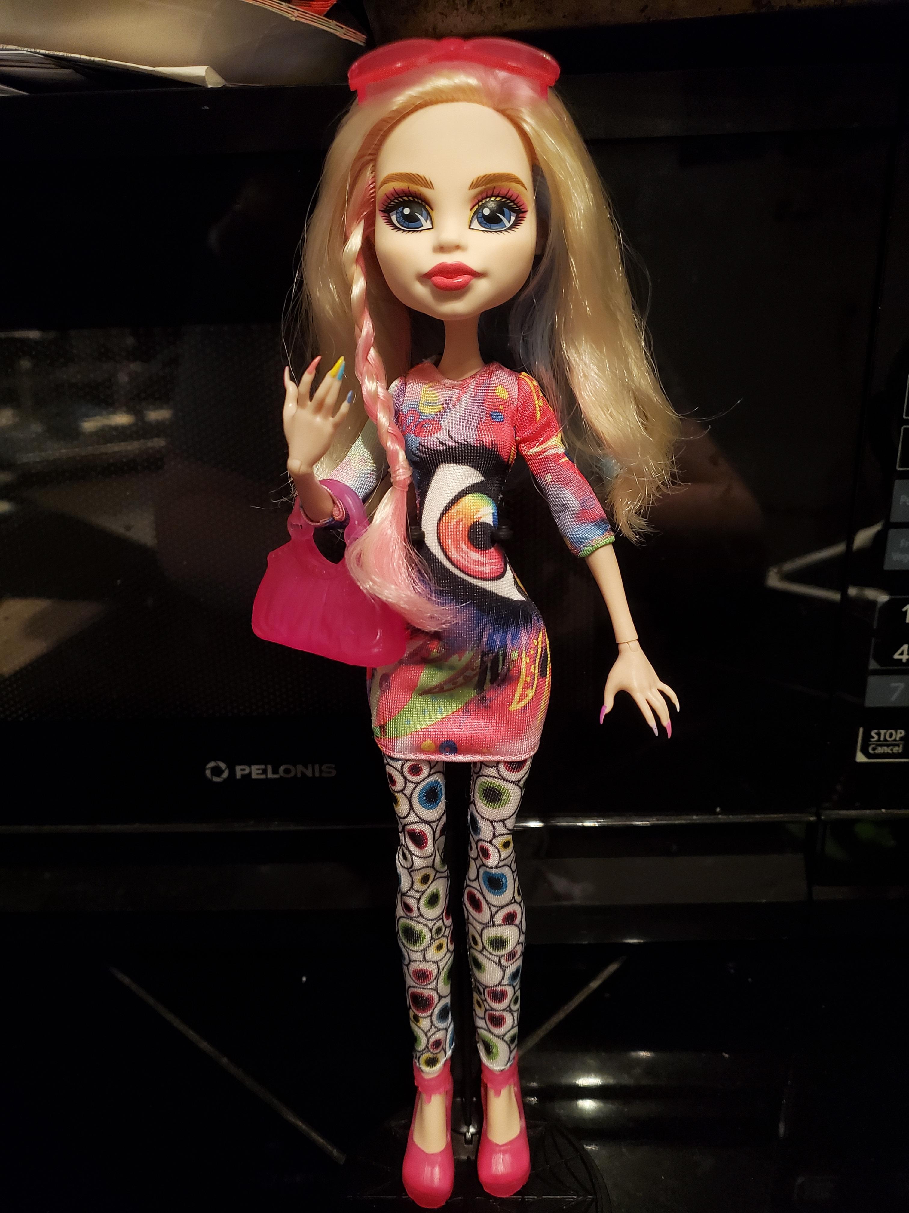 Wolves' Night Out! | Scrolller