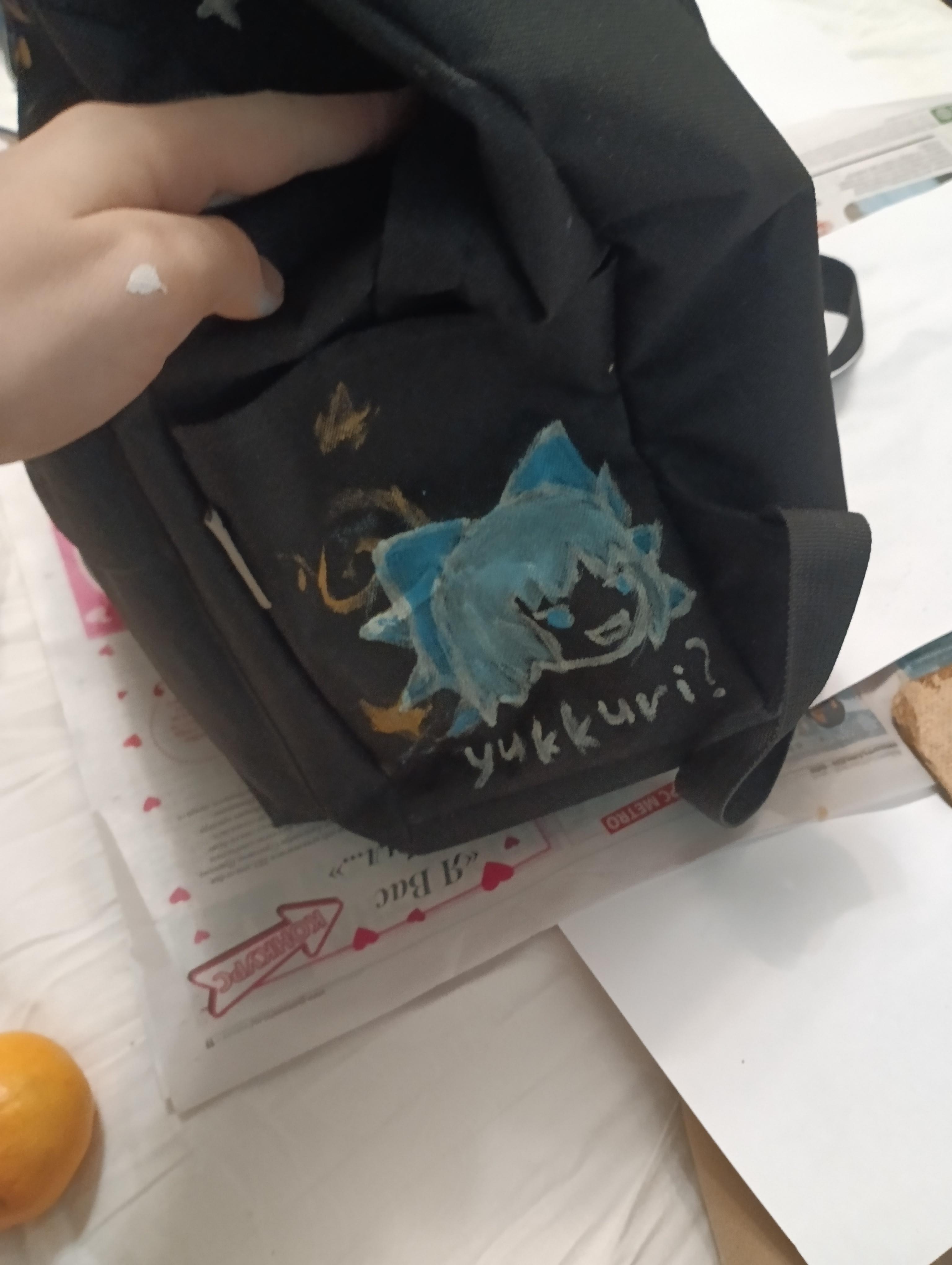 I painted my friend's backpack with fabric paints | Scrolller
