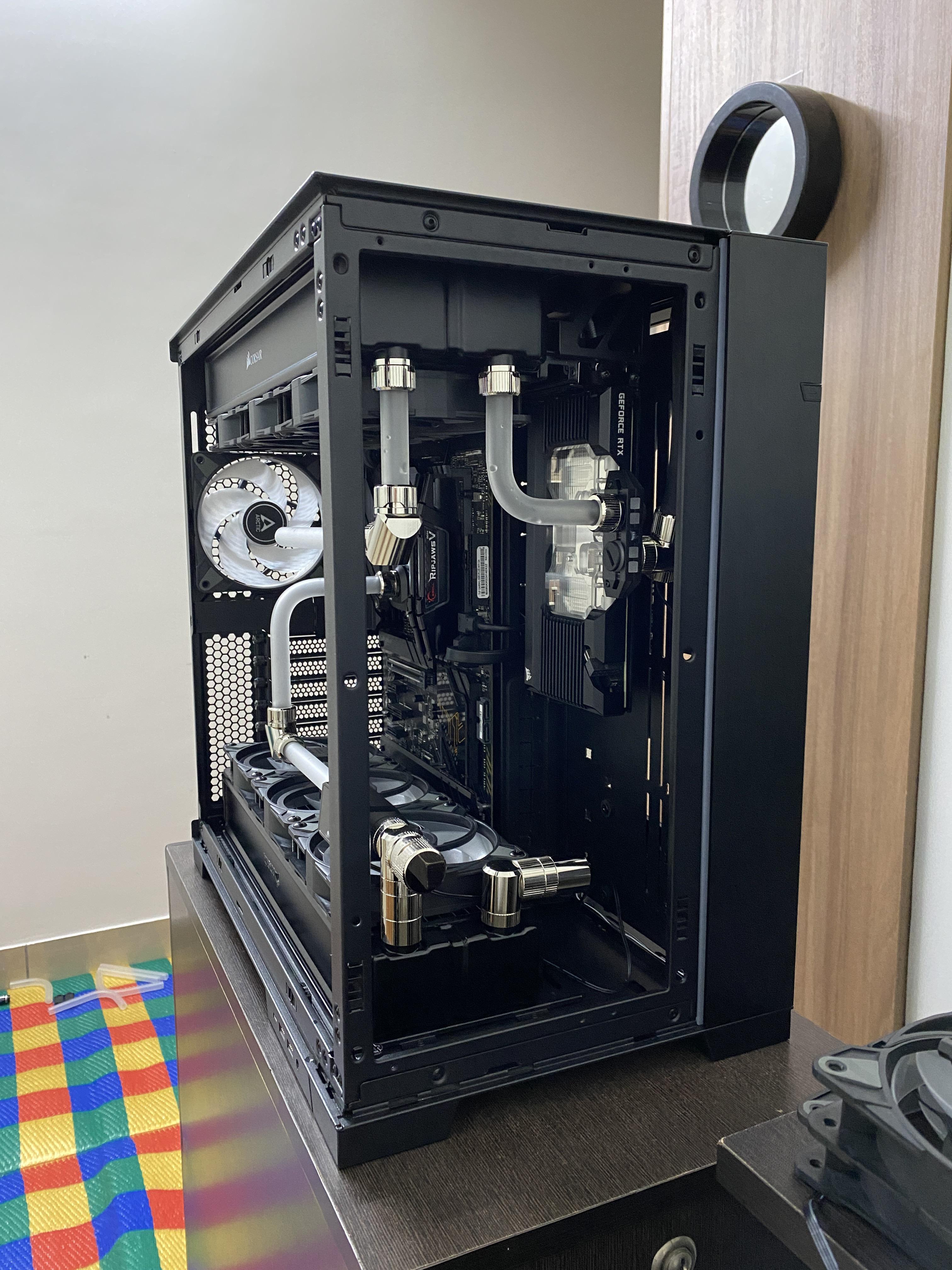 Made a few changes to the setup (Lian Li O11 EVO with upright GPU) | Scrolller