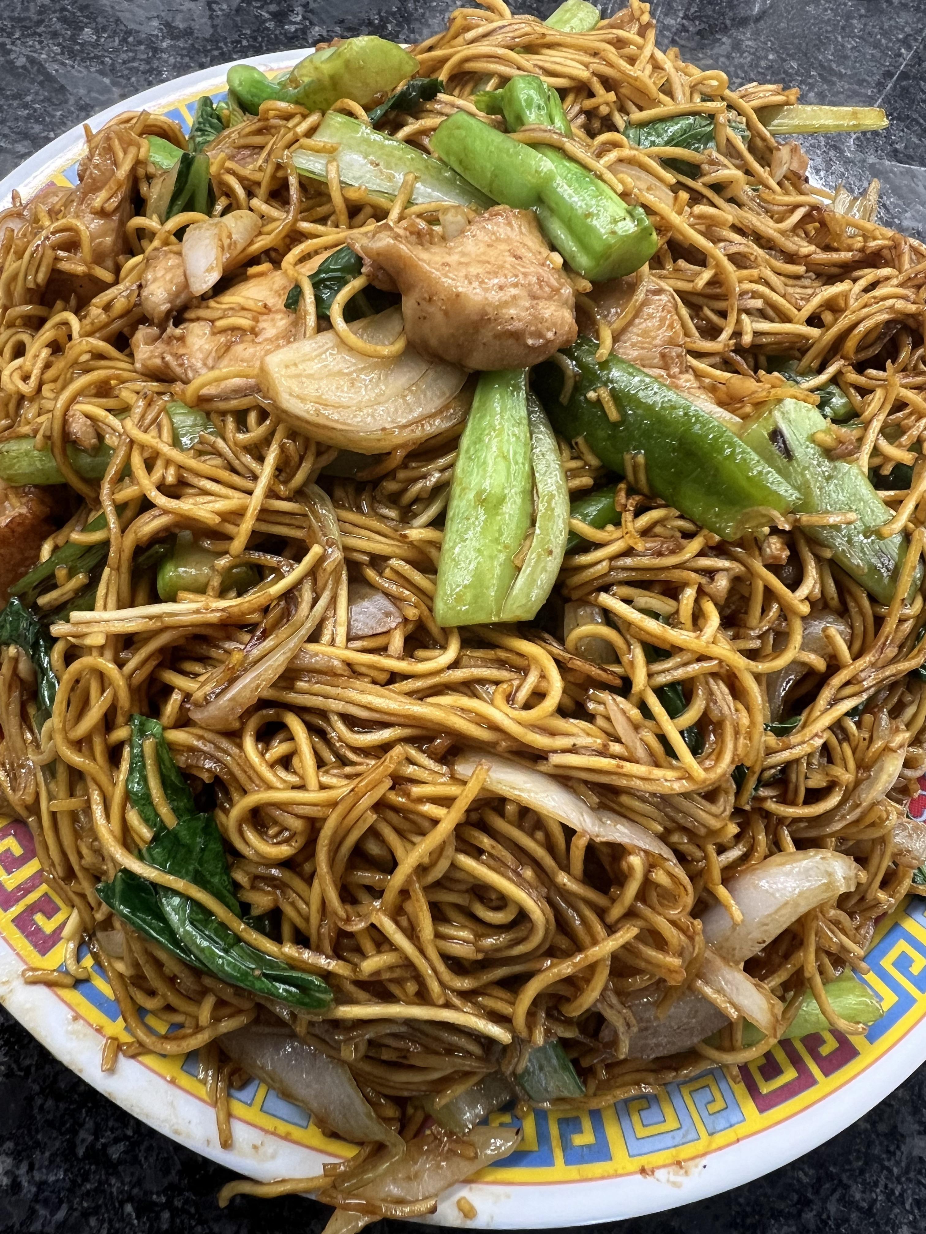 [homemade] Chicken Chow Mein with thin egg noodles | Scrolller