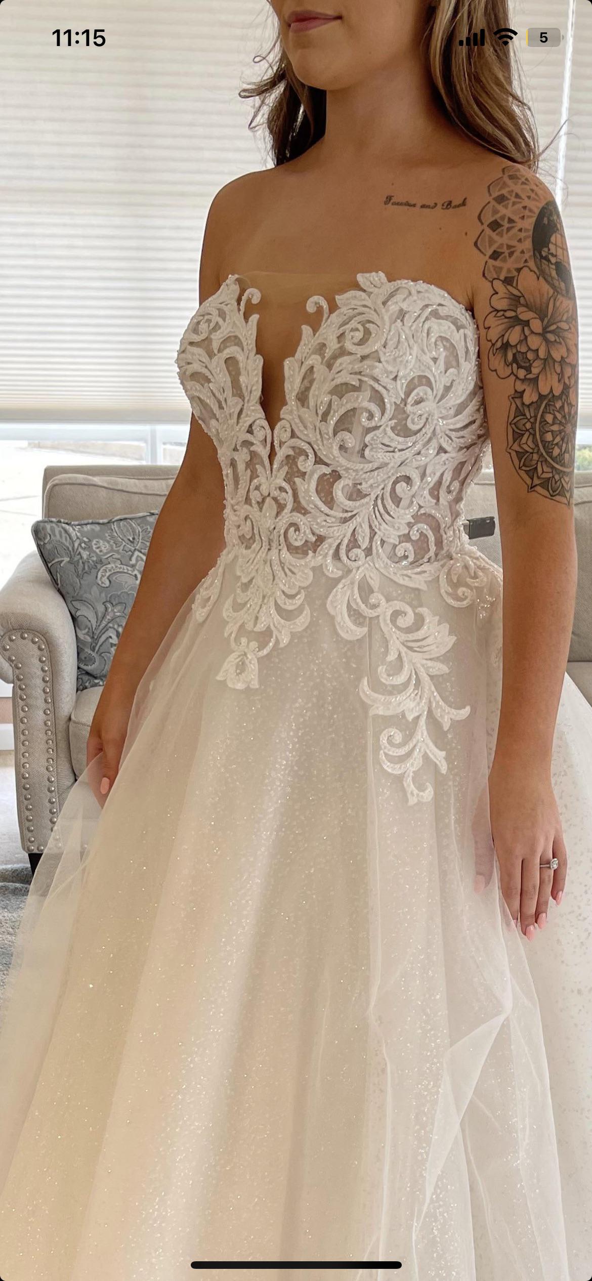 Differences in my dress. Is it a big deal? Which do you prefer | Scrolller