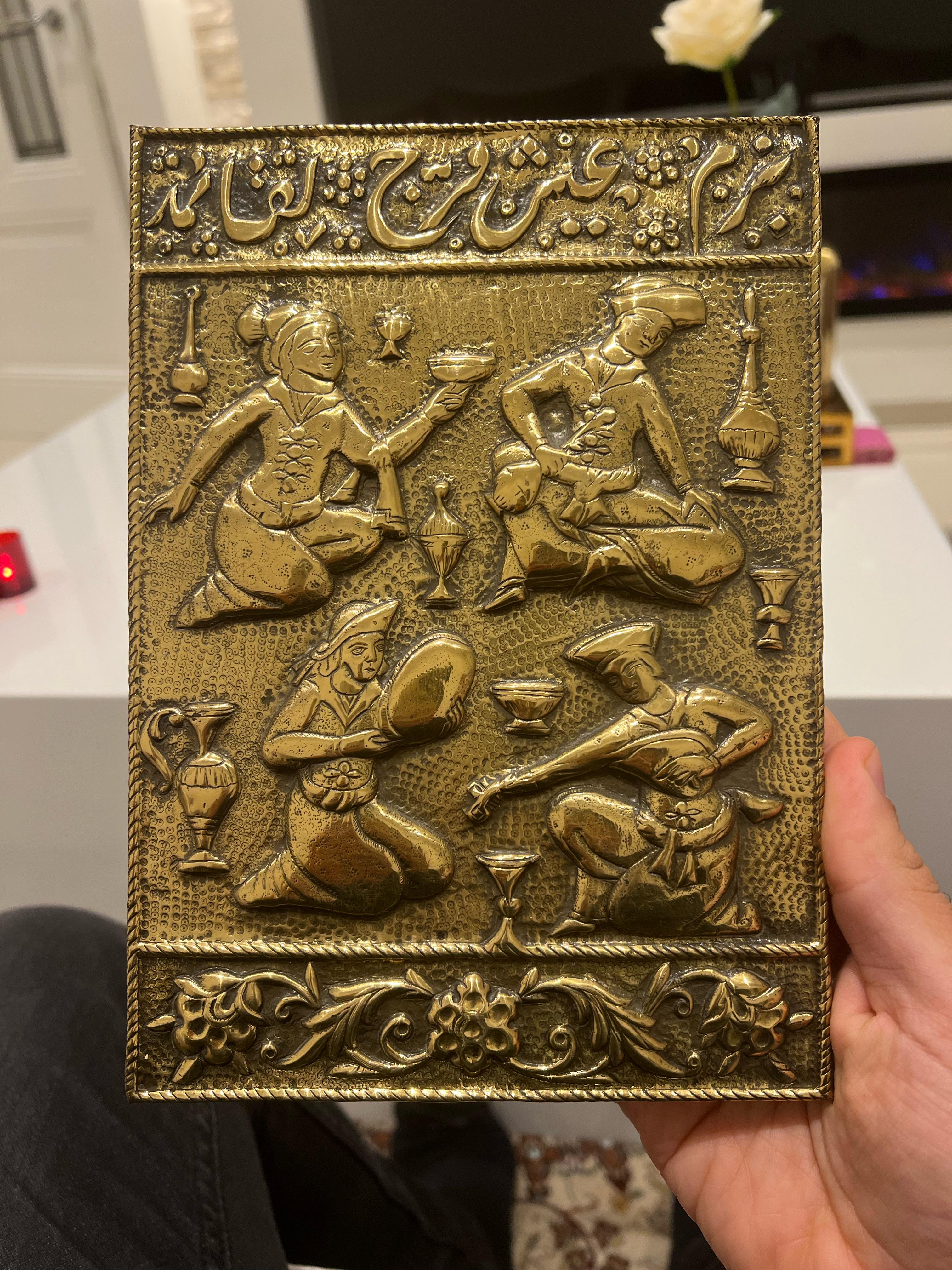 What does it say in Persian? | Scrolller