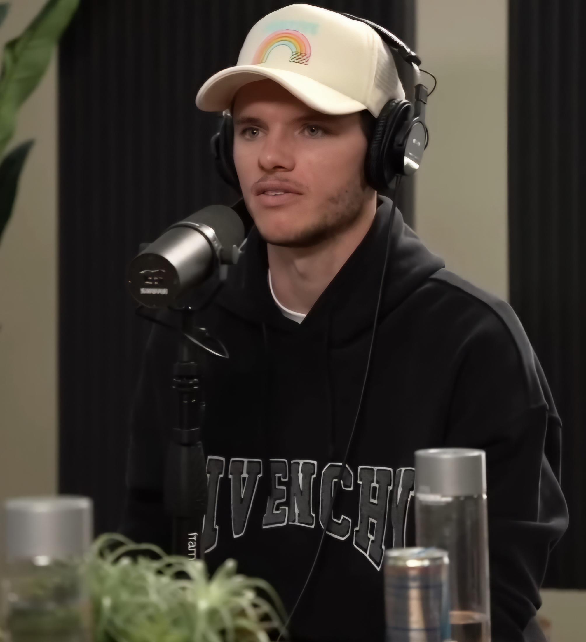 What is this hat ? | Scrolller