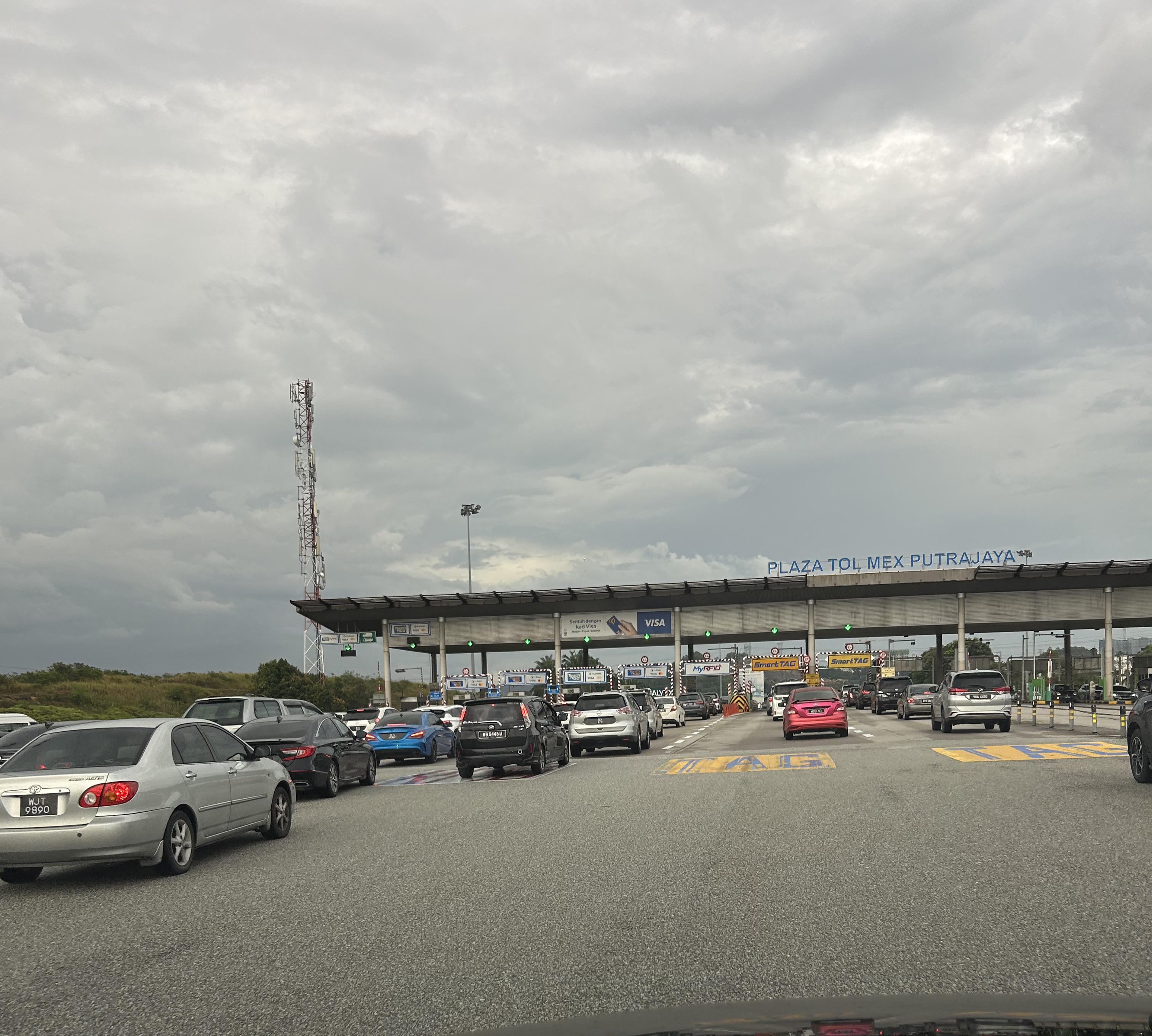 Why do so many Malaysians not have RFID or smart tag set up when ...