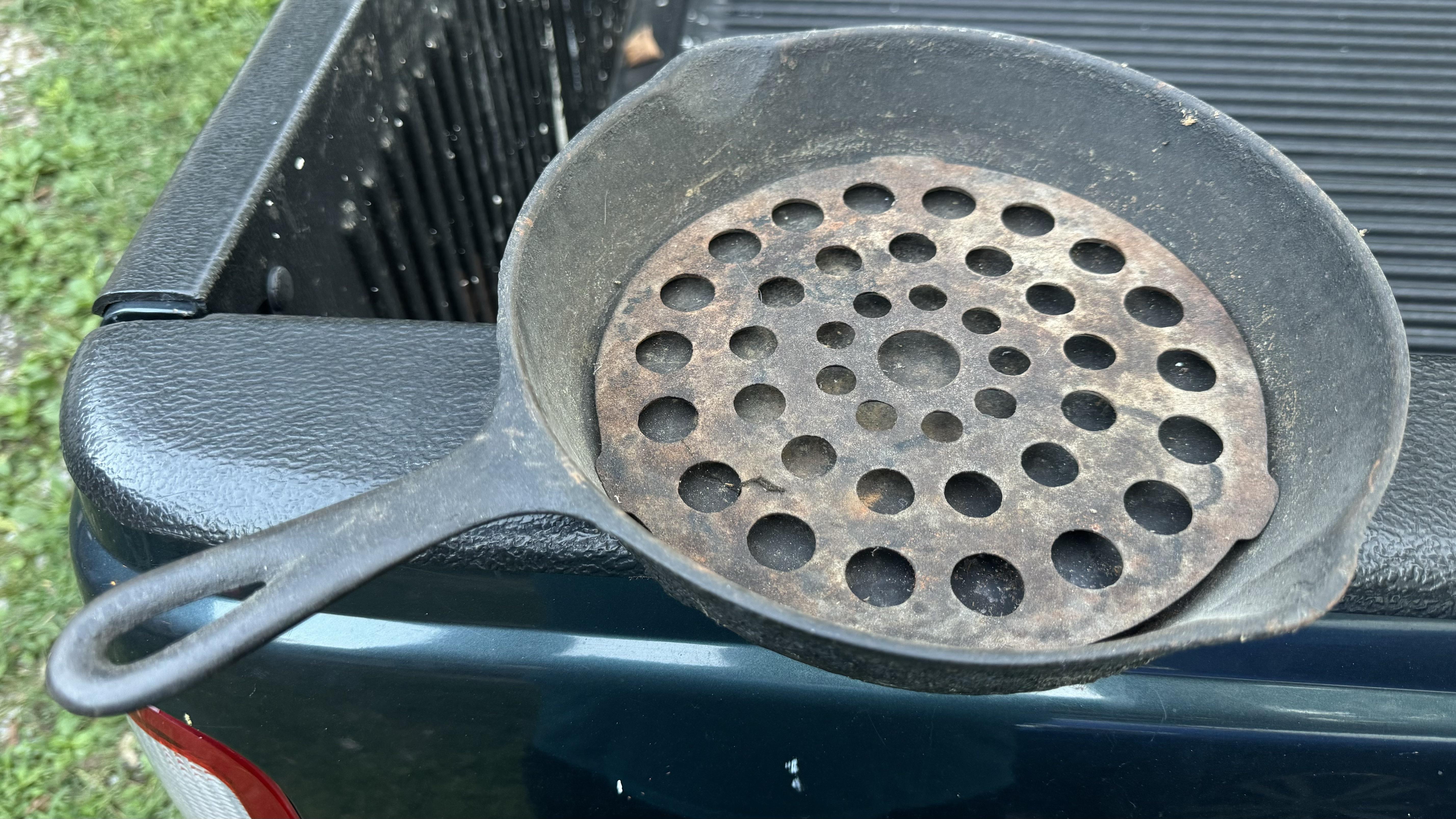 What’s the plate in the bottom of pan? | Scrolller