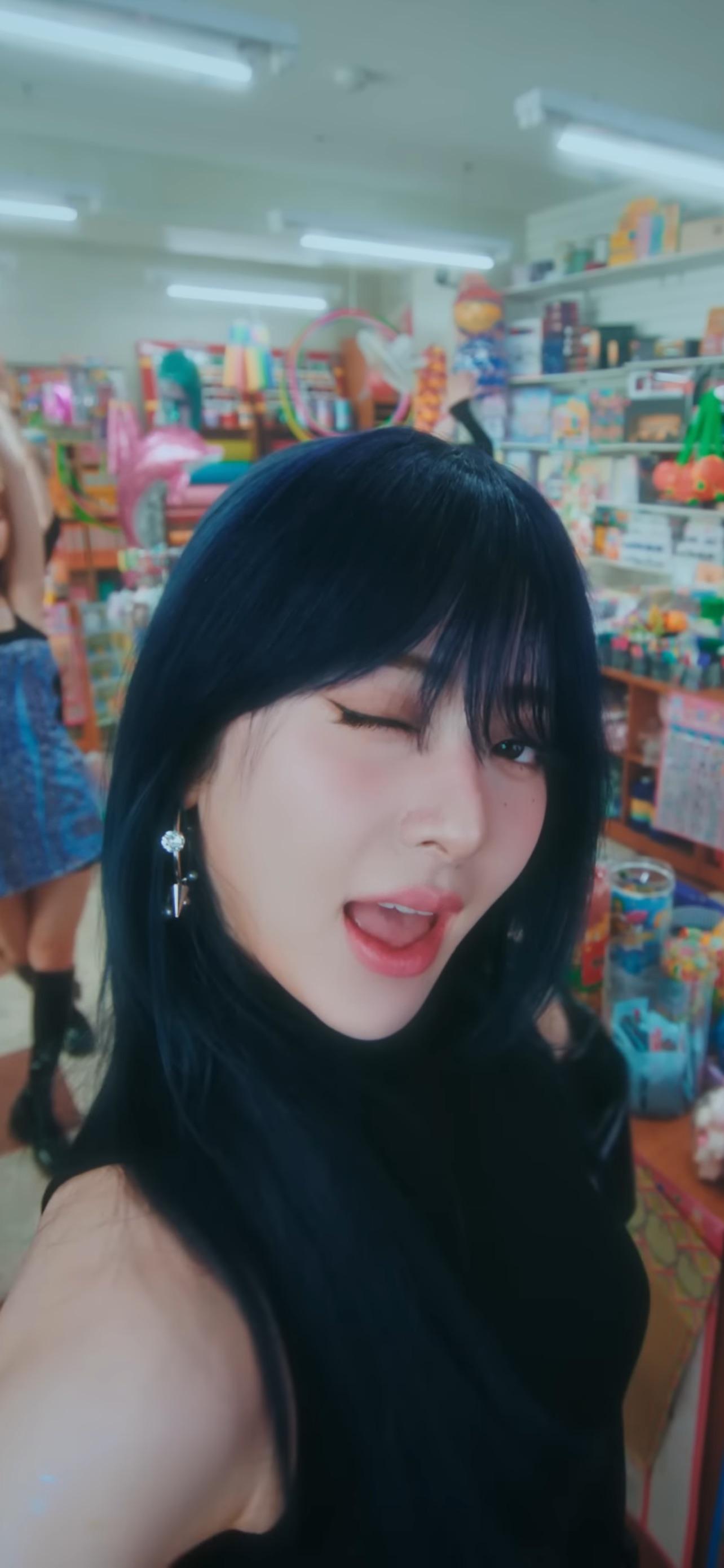 Yunjin HQ wallpapers | Scrolller