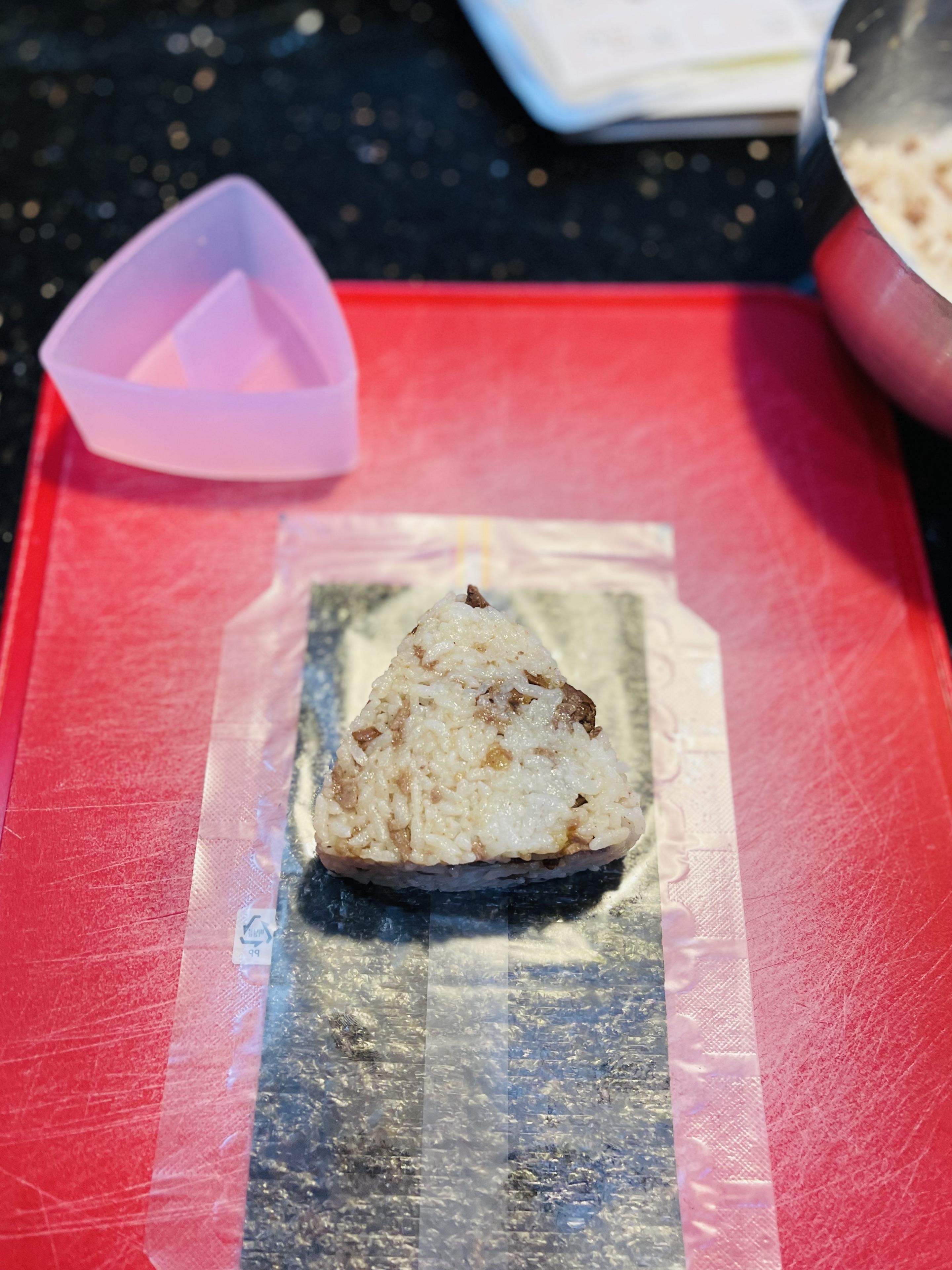 [Homemade] Bulgogi triangle gimbap | Scrolller