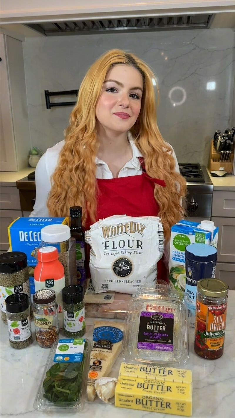 Ariel Winter | Scrolller