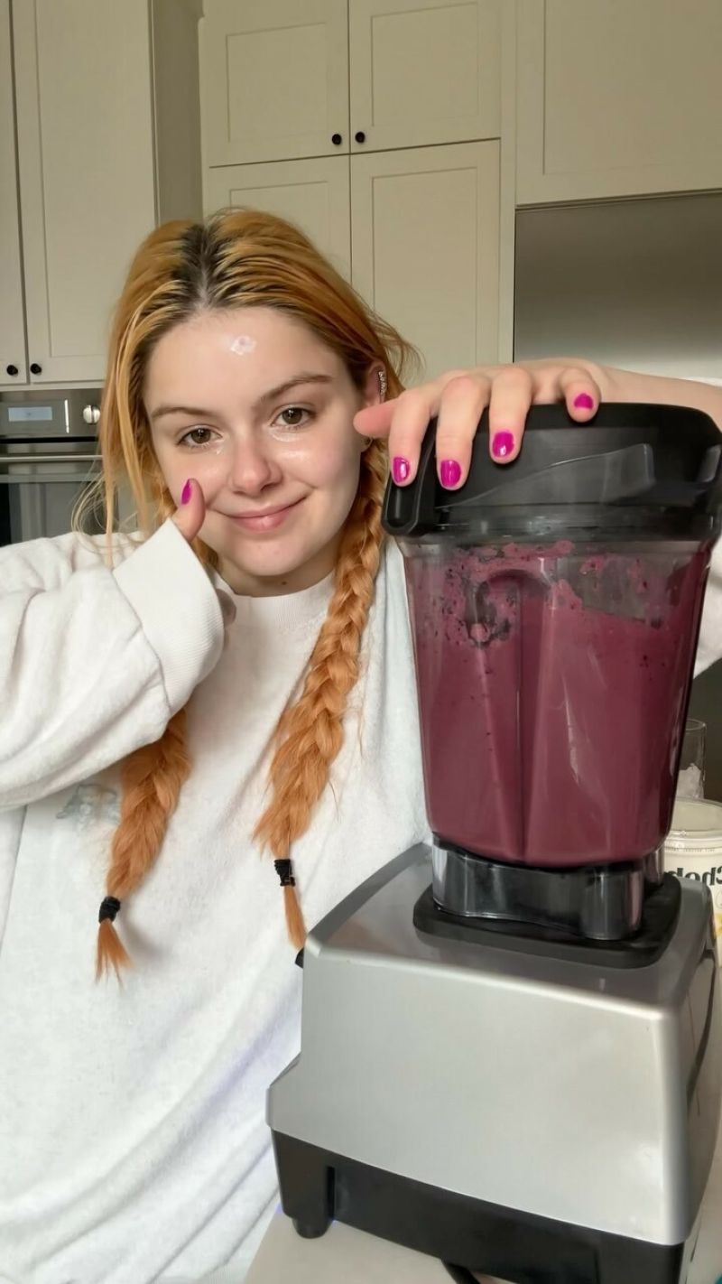 Ariel Winter | Scrolller