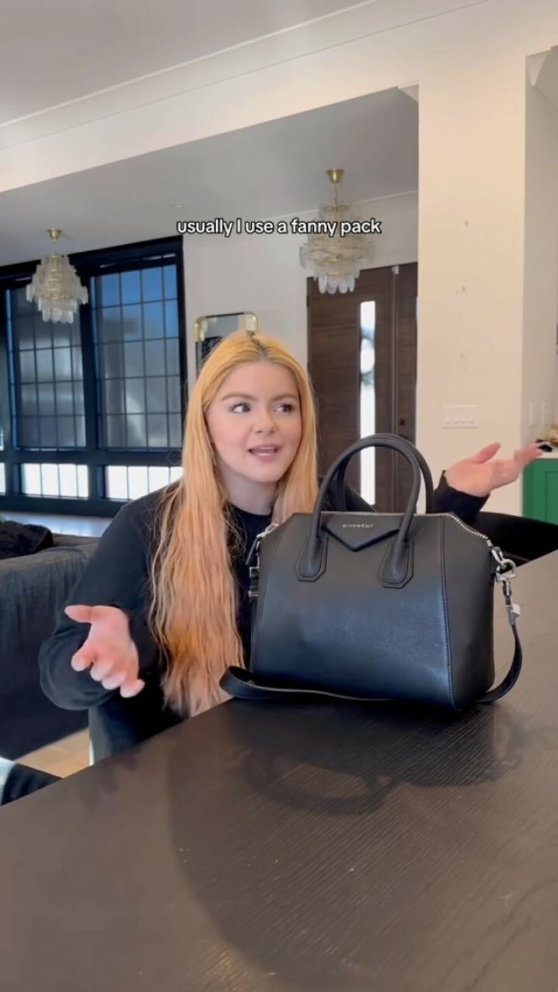 Ariel Winter | Scrolller