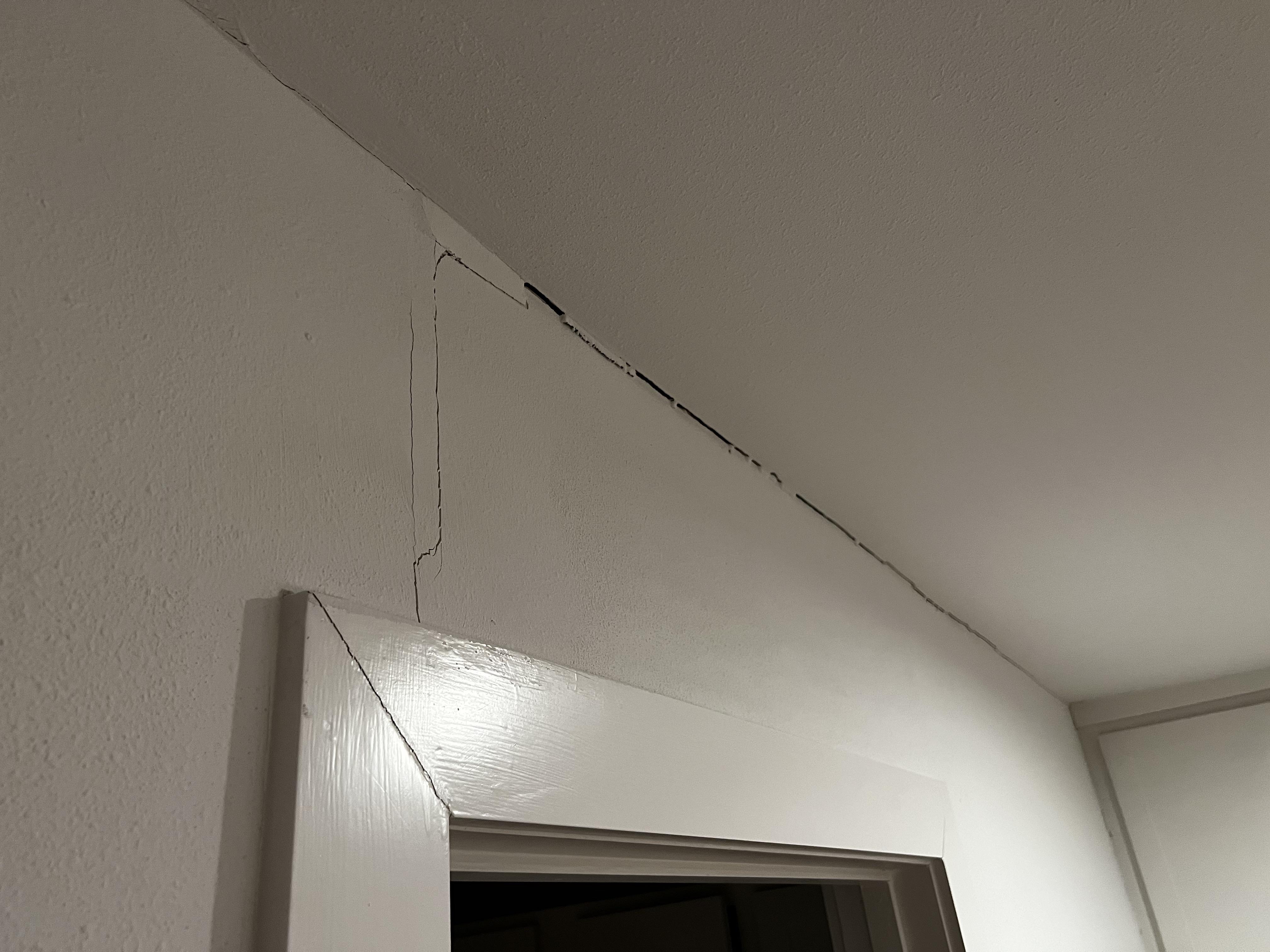 Ceiling and wall cracks | Scrolller