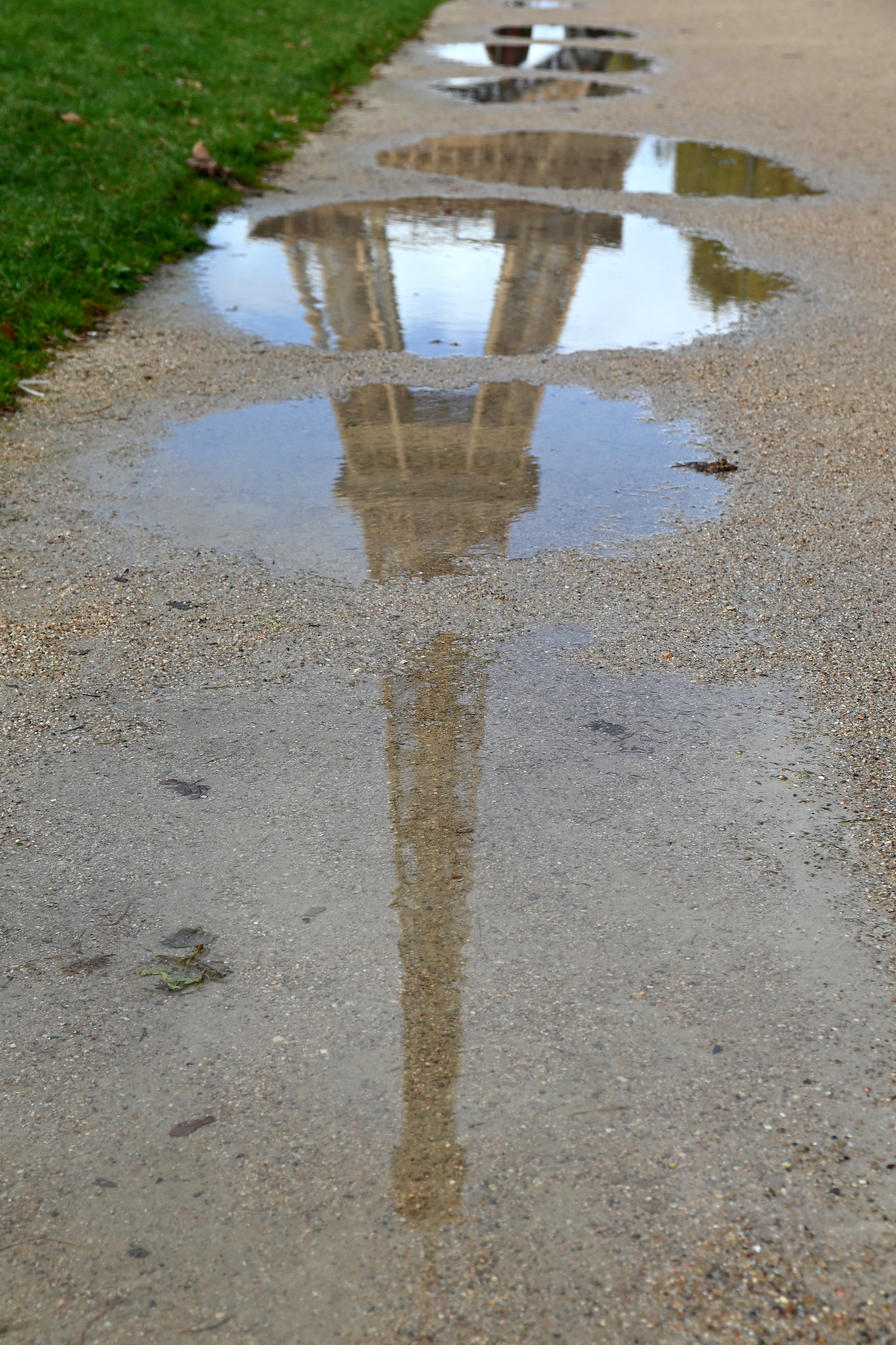 Eifel tower' reflections | Scrolller