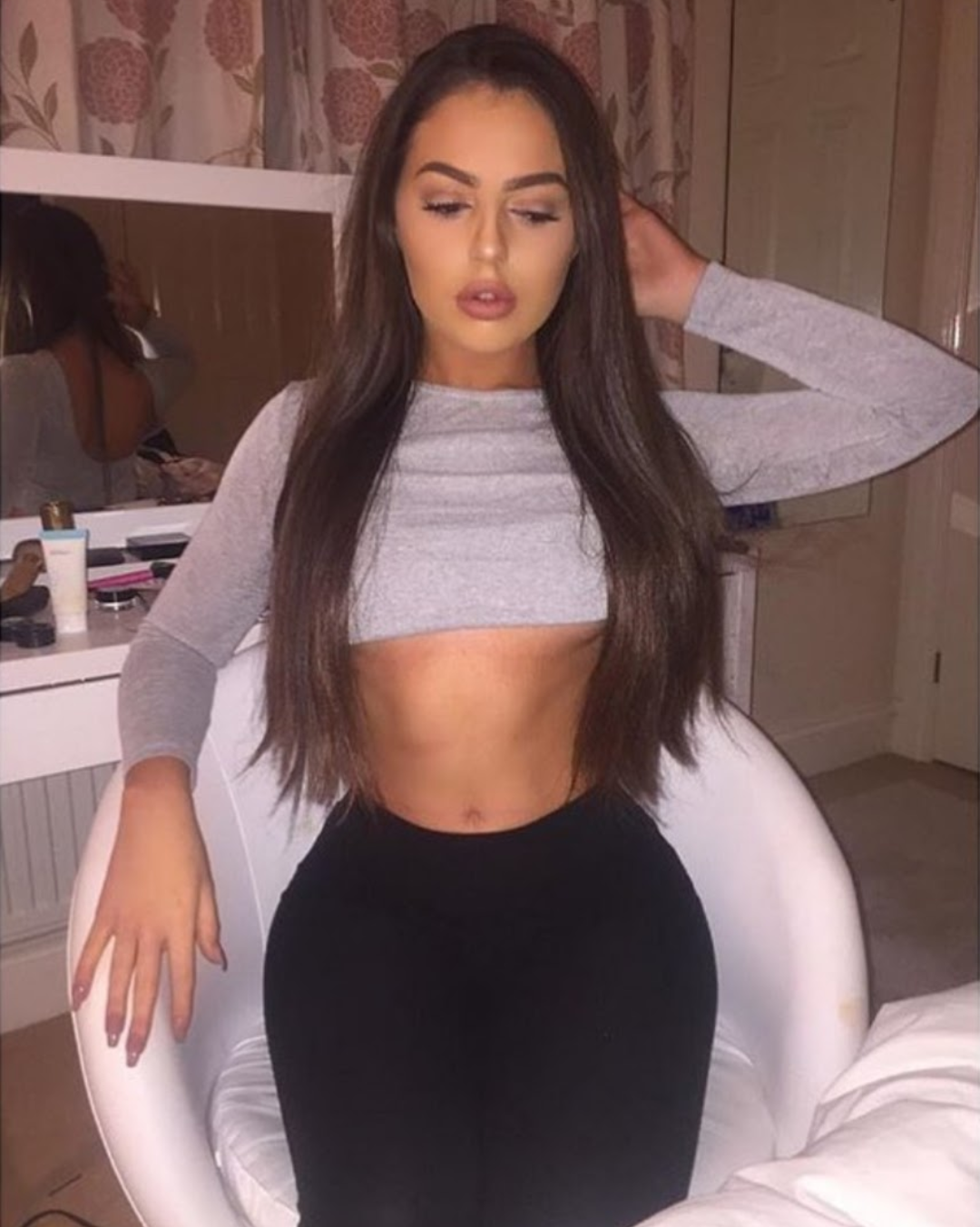 F25 Love showing off my midriff 😘 | Scrolller