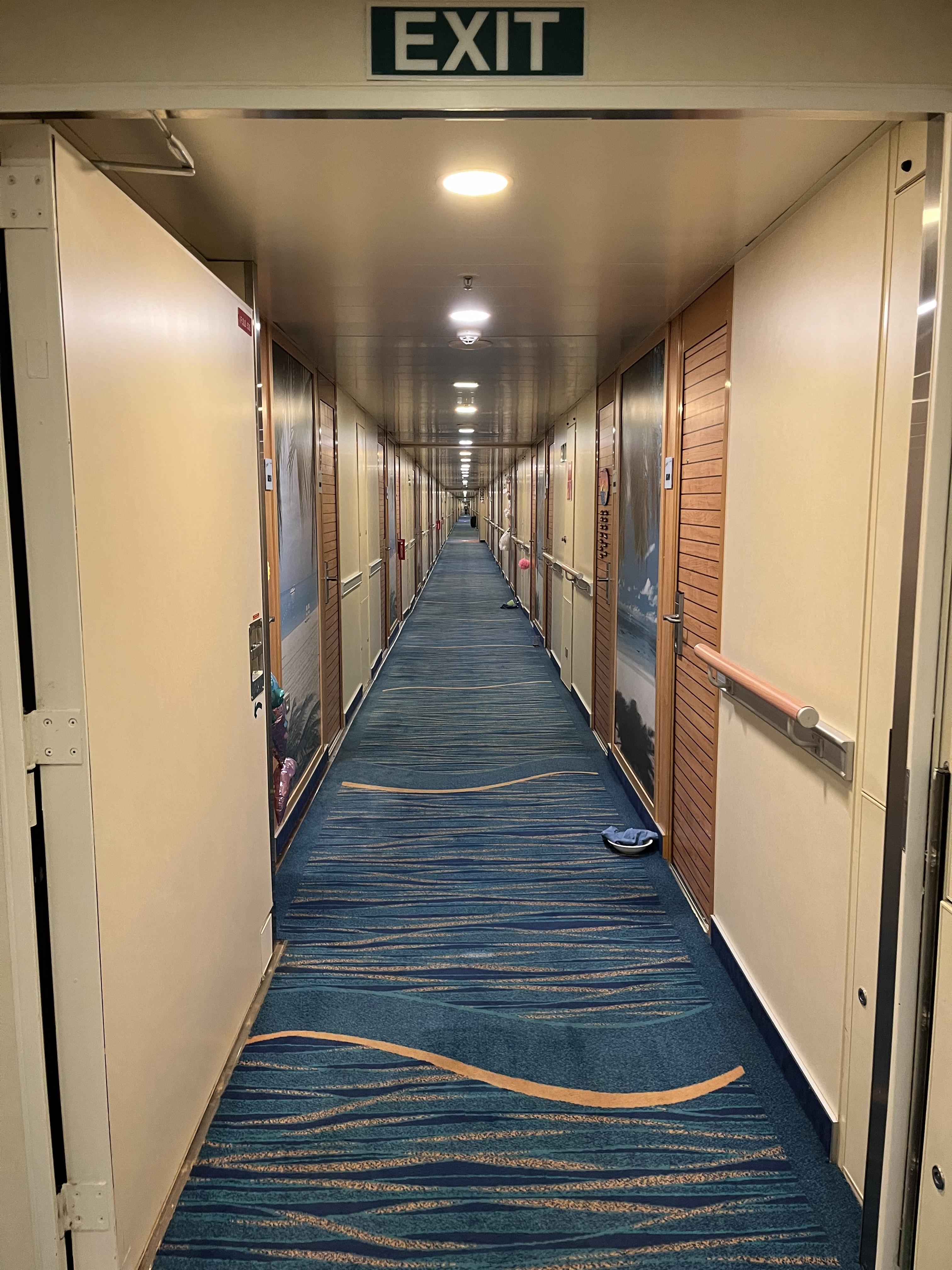 A cruise ship | Scrolller