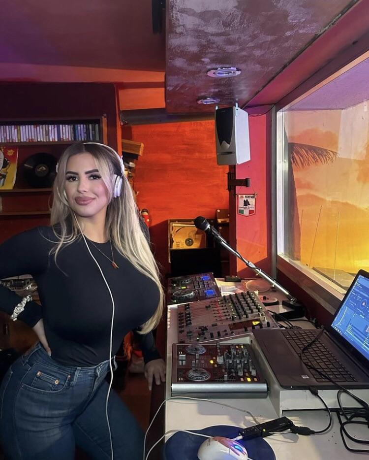 Your favorite DJ | Scrolller