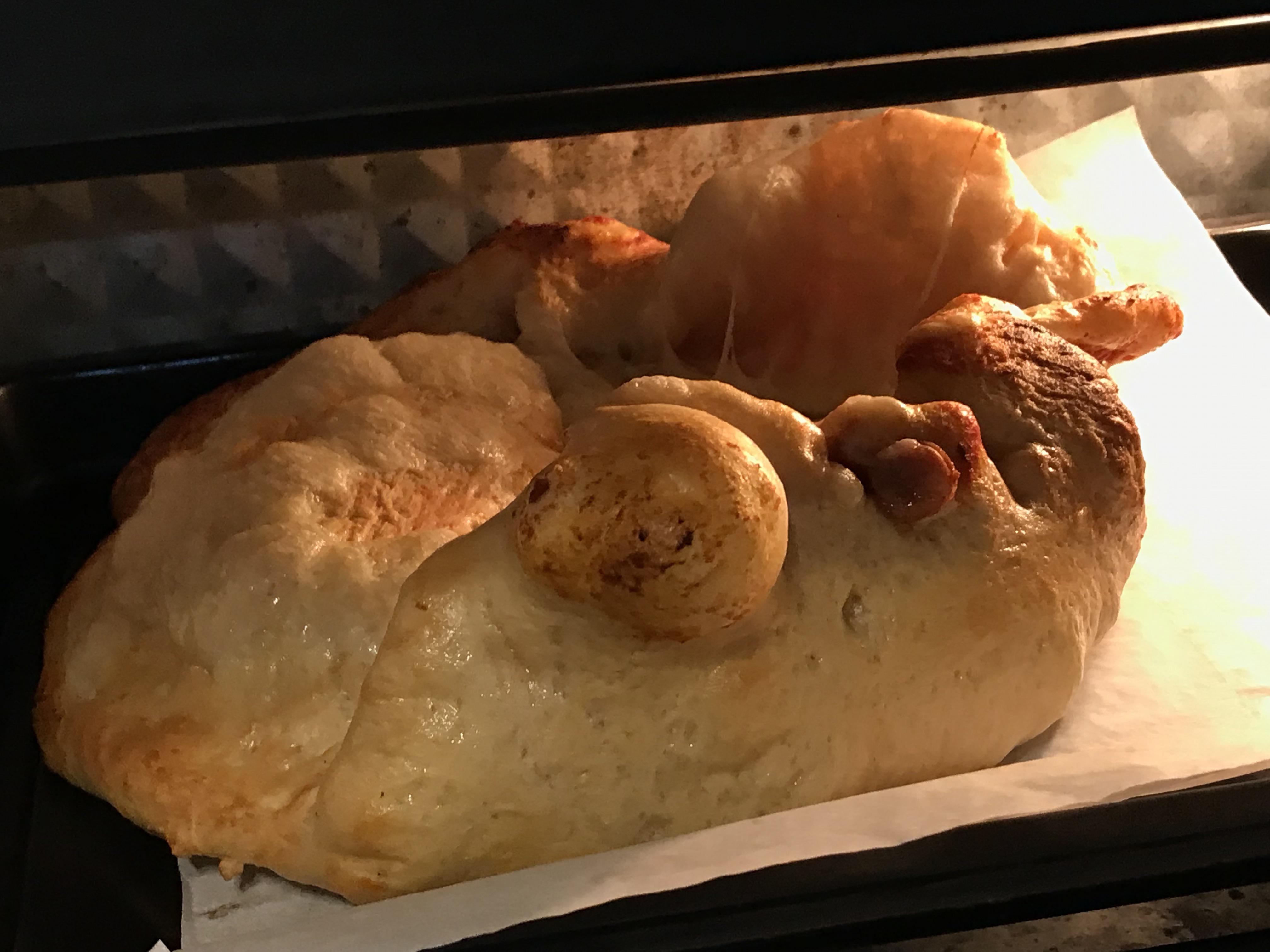 There was an attempt at making a stuffed crust pizza… | Scrolller