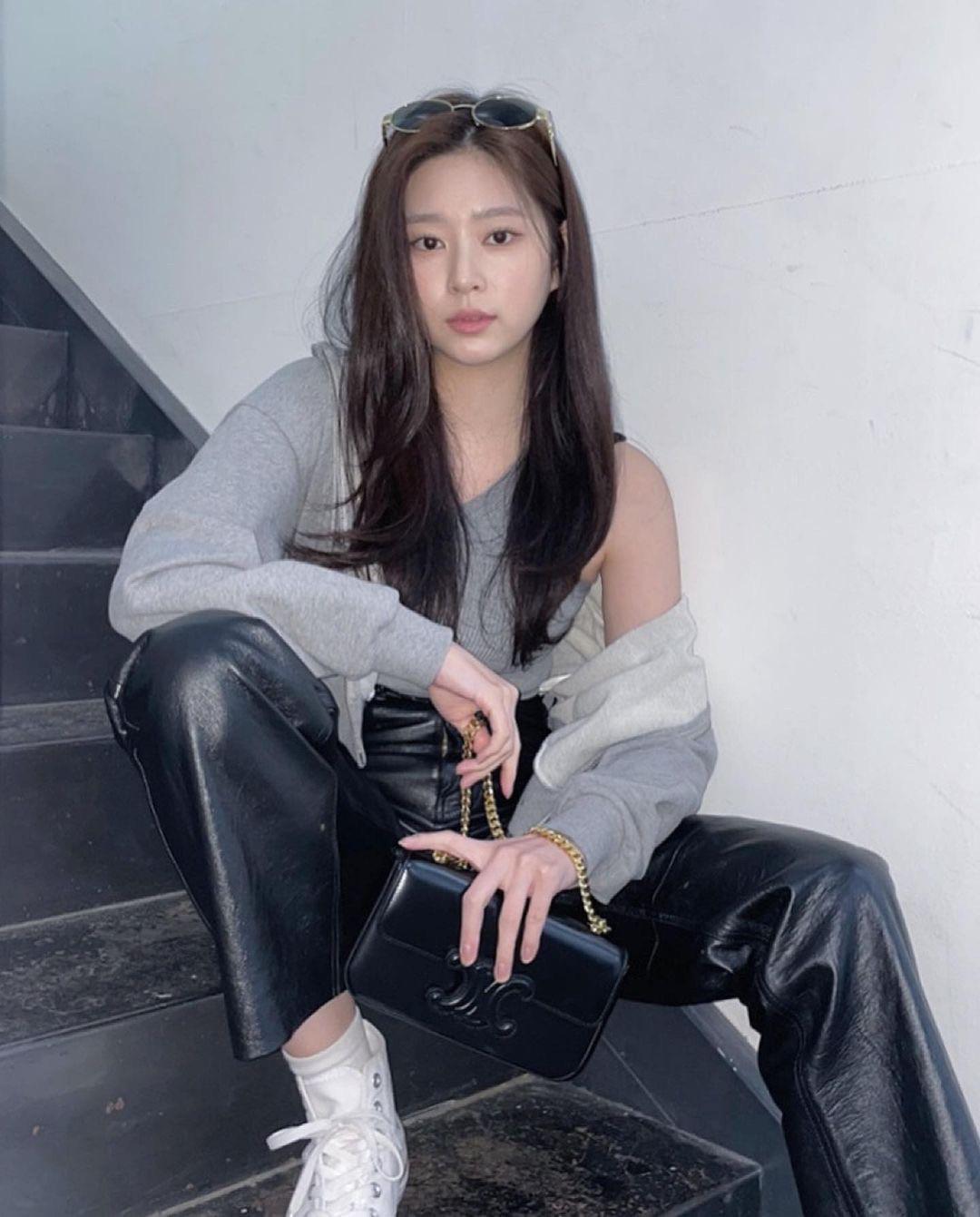 220311 Kim Minju Instagram Update | Scrolller