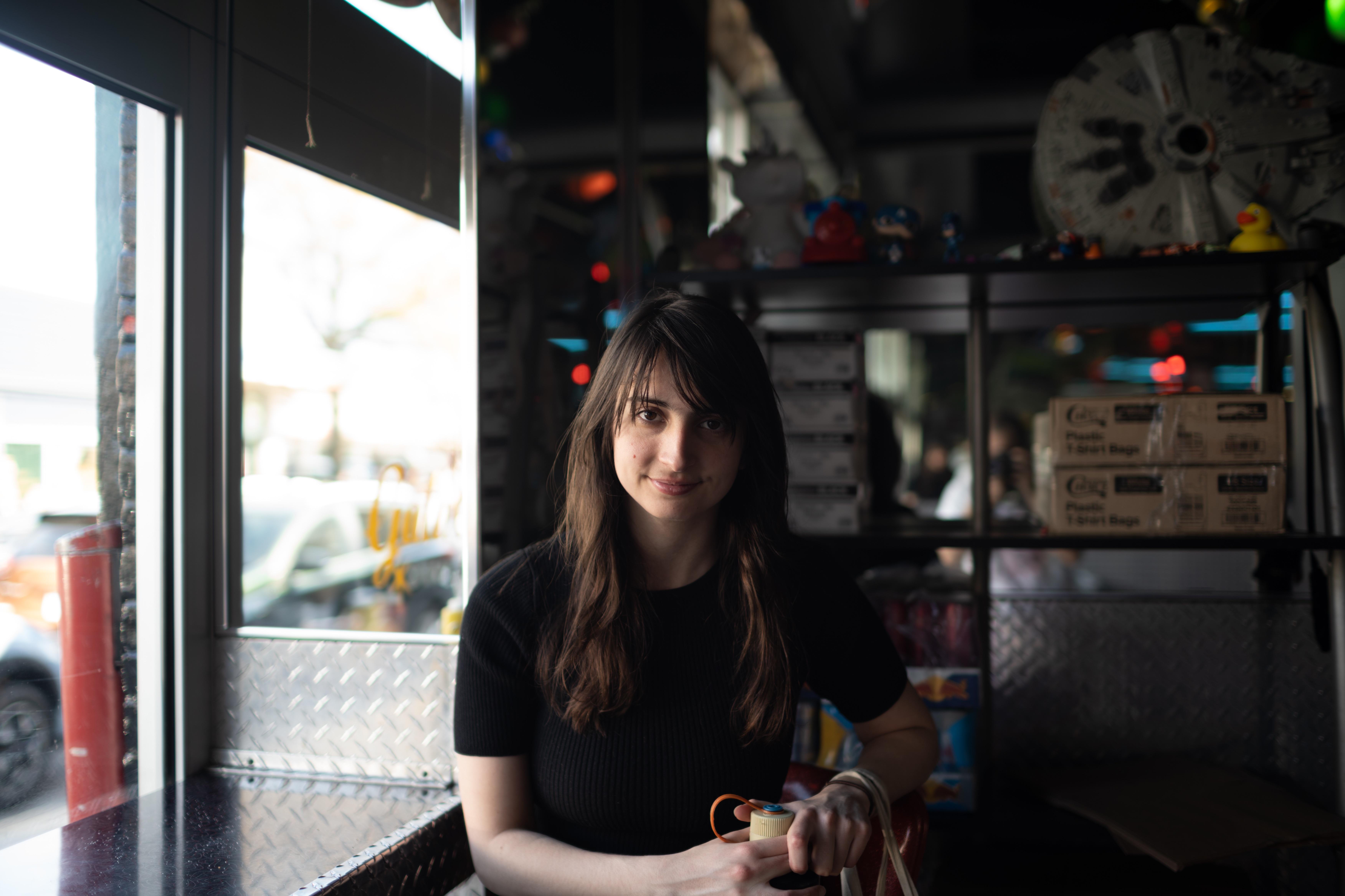 Diner portraits | Contax Zeiss Distagon 35mm f/1.4, A7iv | Scrolller
