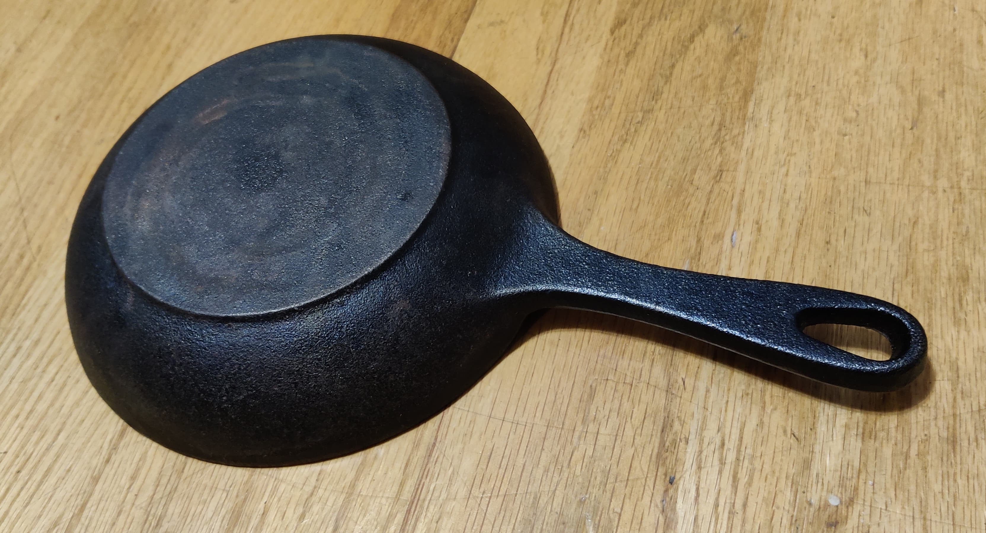 6.5" pan identification (the only marking is "1" on the handle) | Scrolller