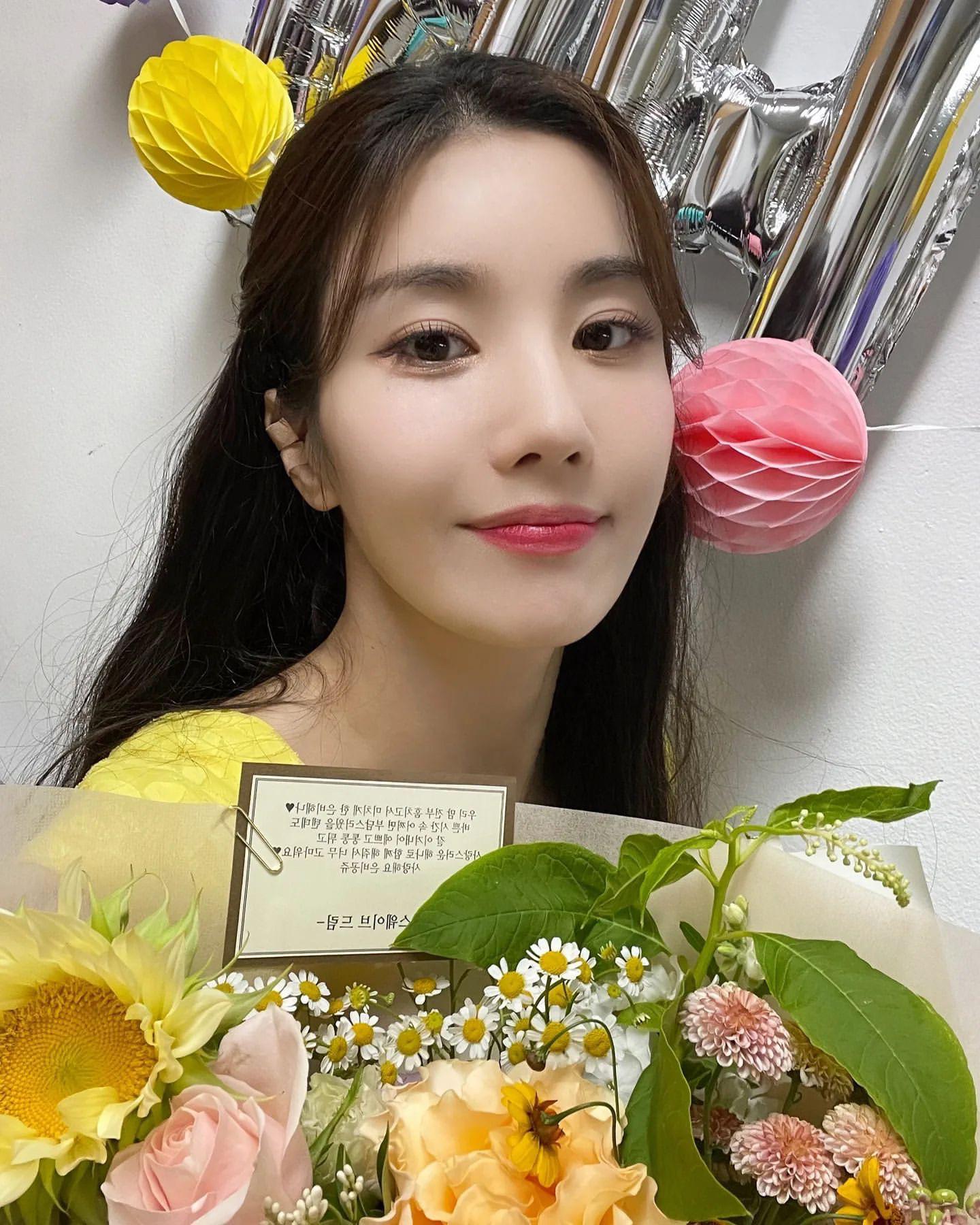 220626 Kwon Eunbi Official Instagram Update | Scrolller