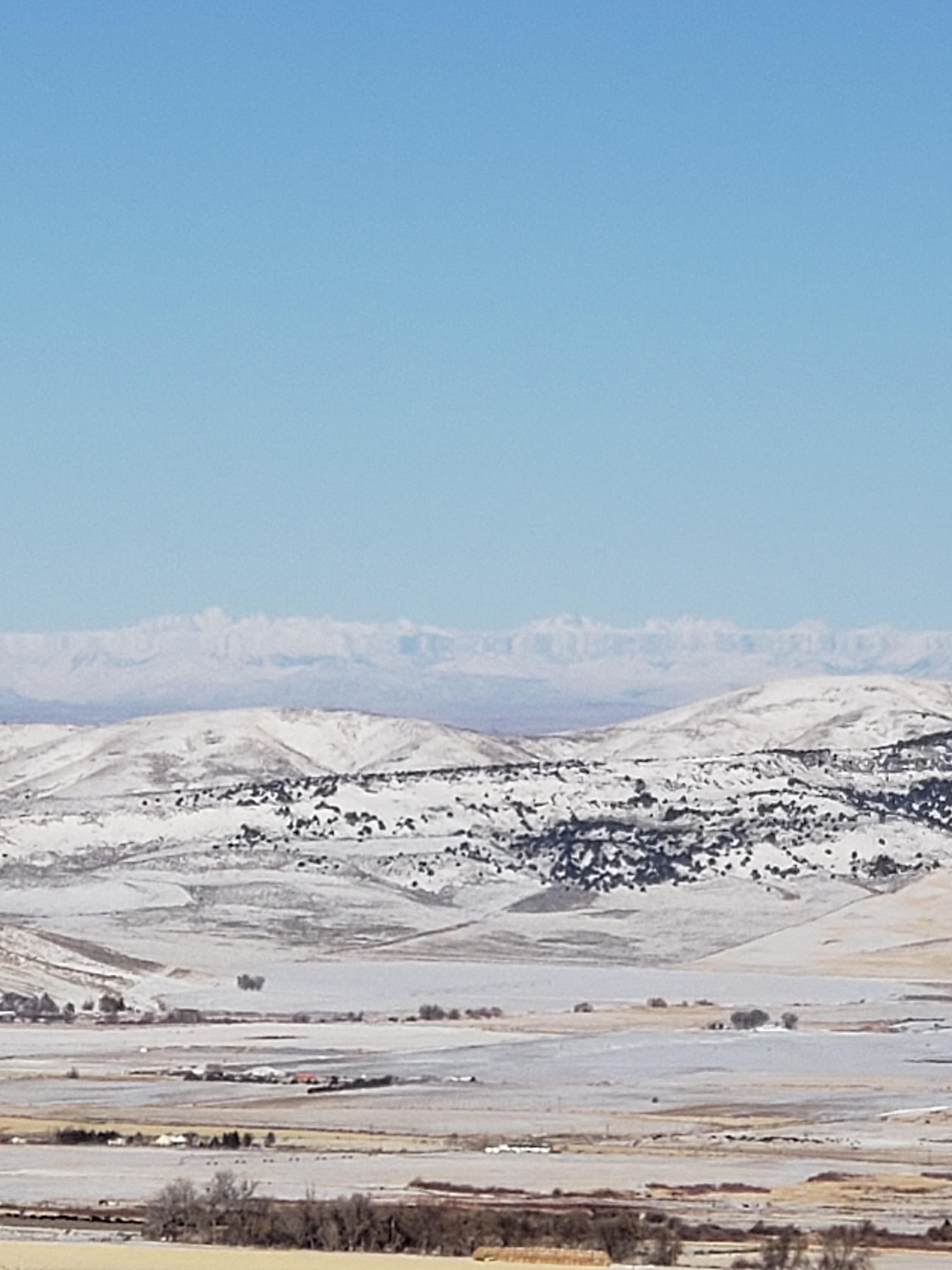 What is this phenomenon? Visual glitch irl stretching mountains in the far distance- Southern ...