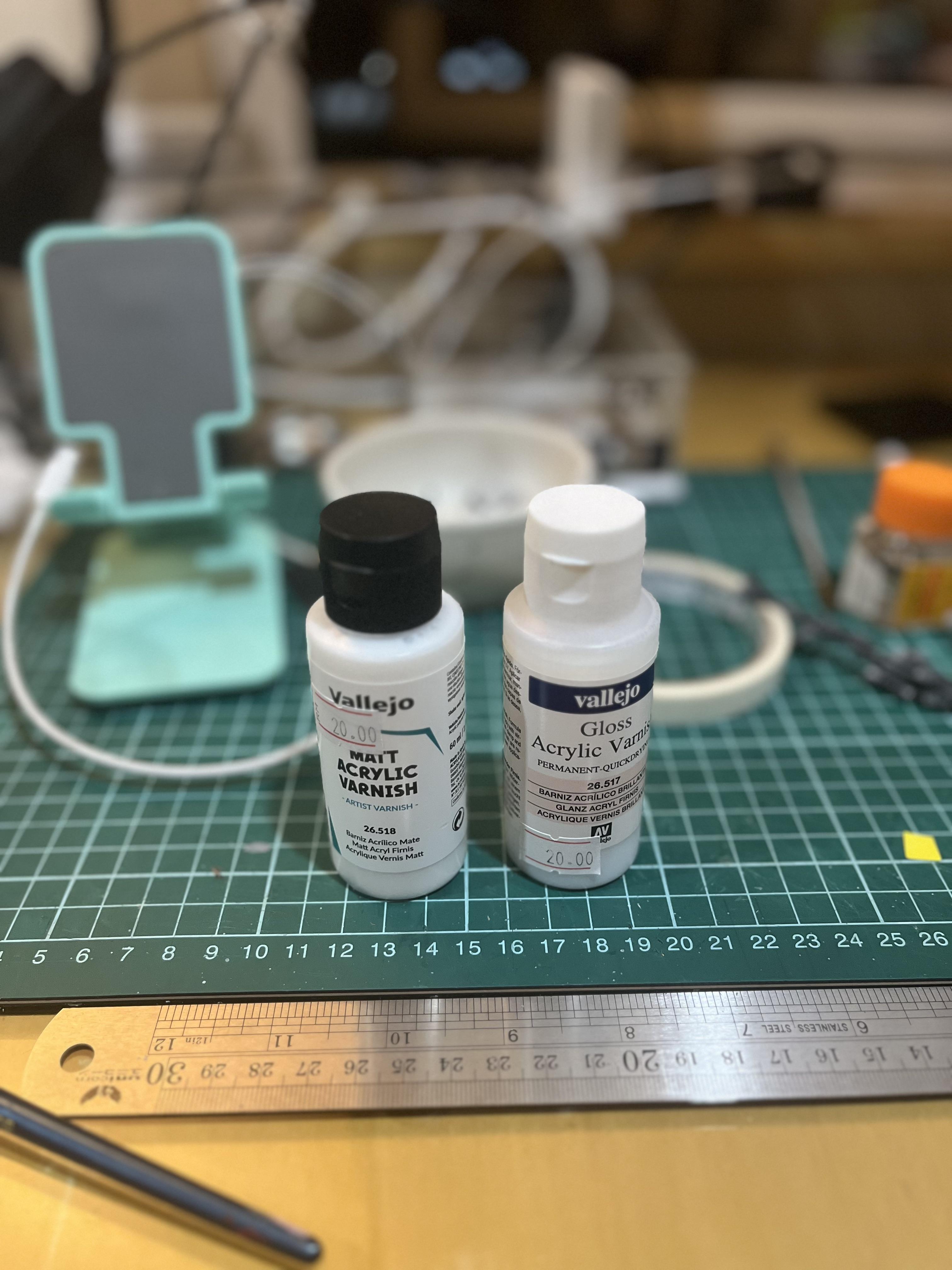 Difference between two packagings of Vallejo Matt Acrylic Varnish? | Scrolller