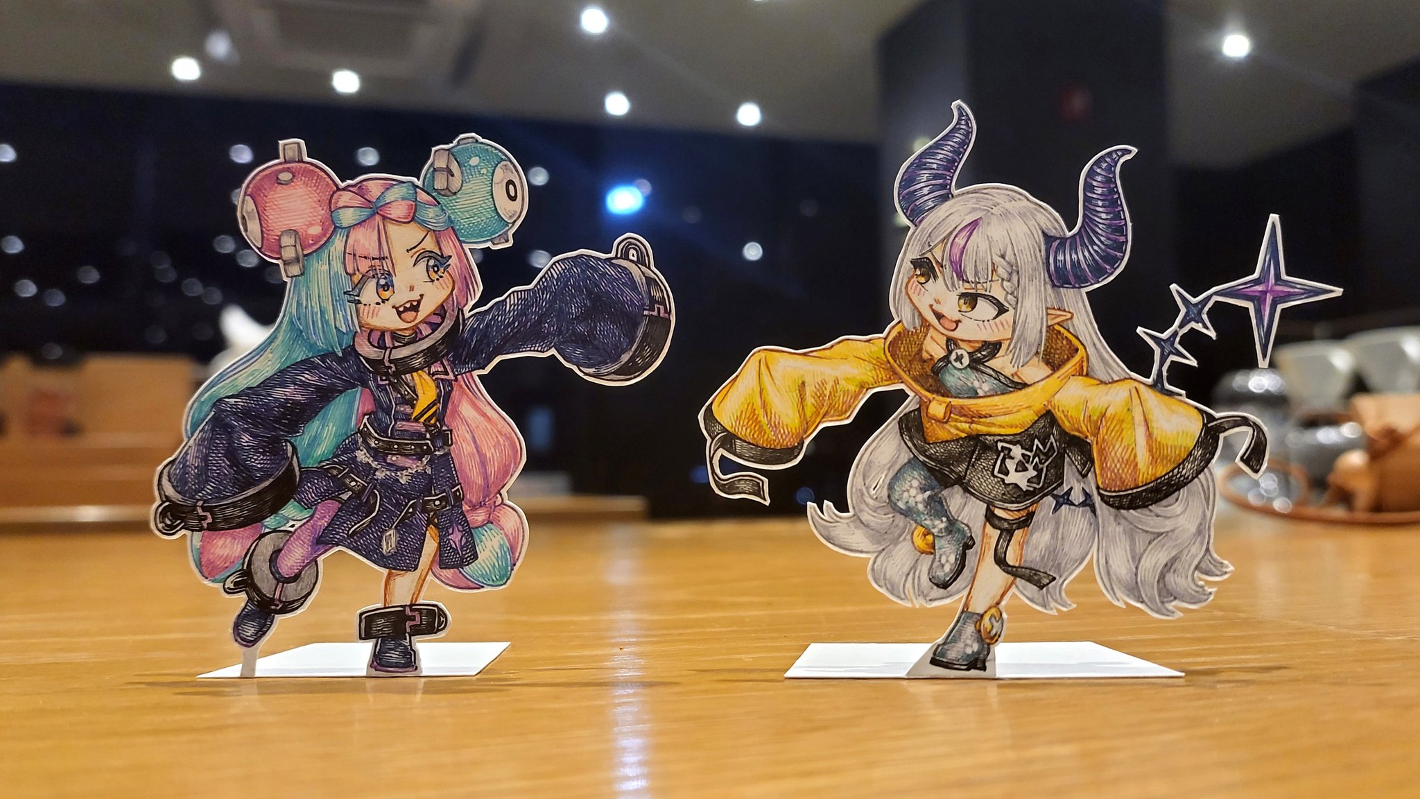 Laplus and Iono swap! | Scrolller