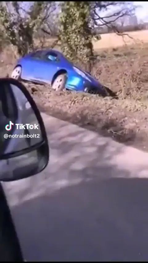 You can't park there | Scrolller