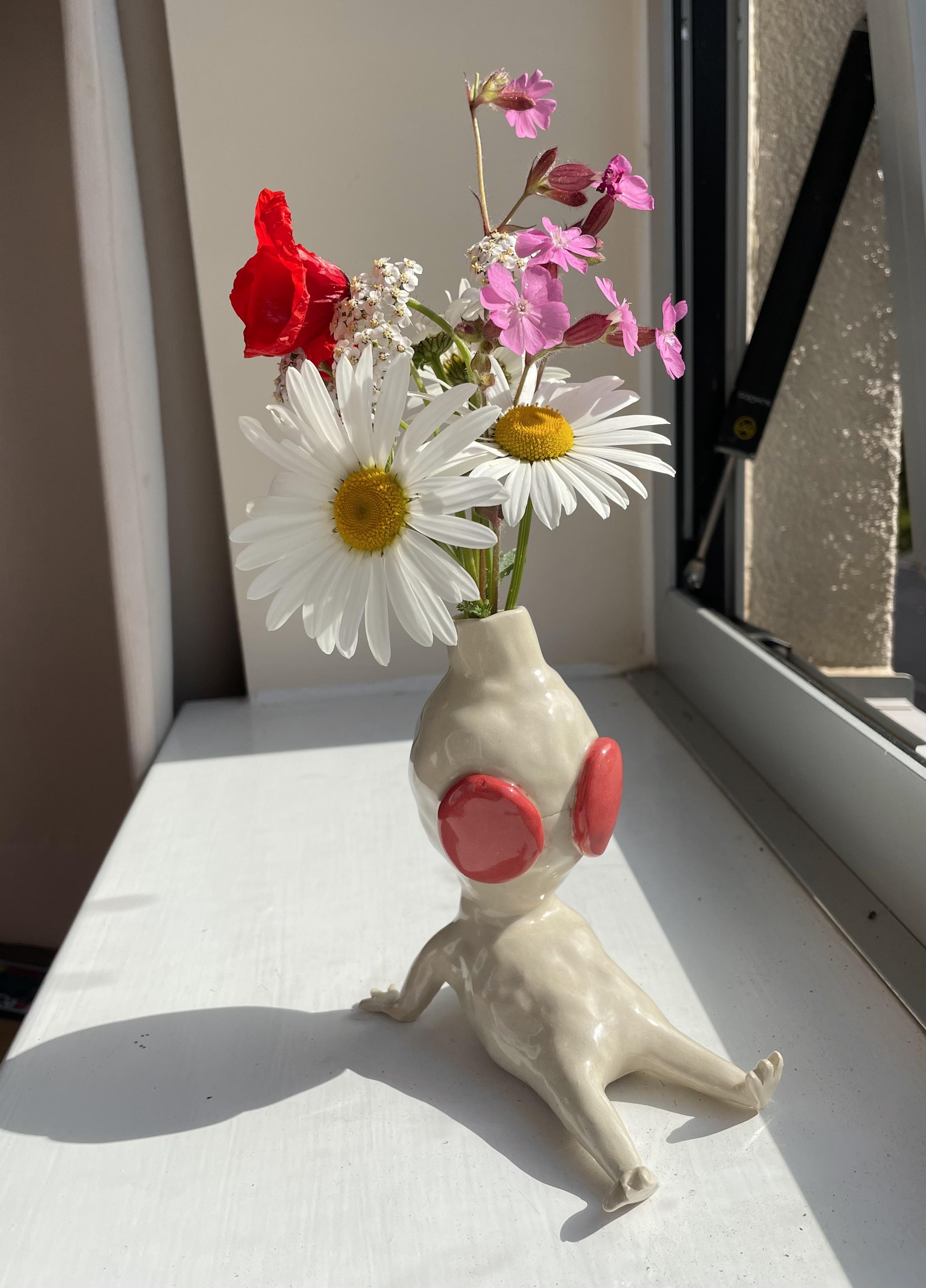 I made a pikmin flower vase :] | Scrolller