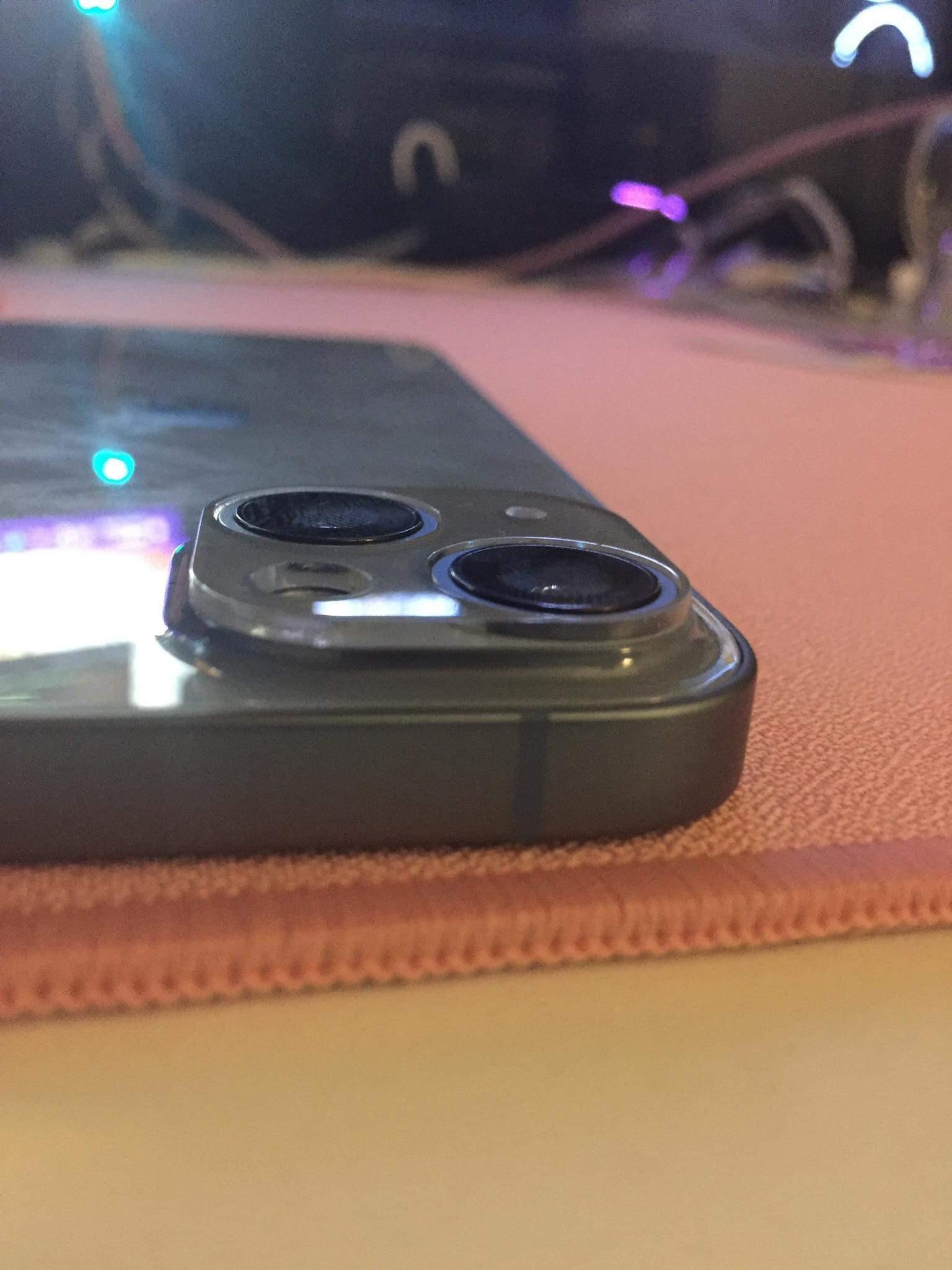 Camera protector stuck | Scrolller