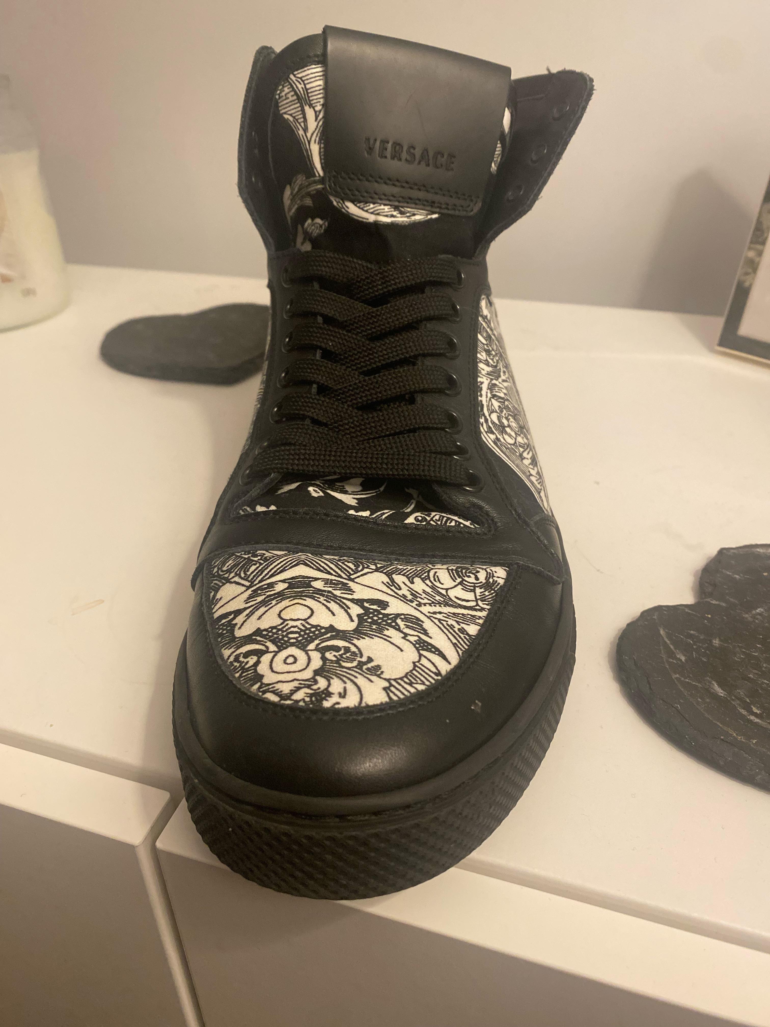 I can’t find these online anywhere?! anyone know the design/style design? Brought these a few ...