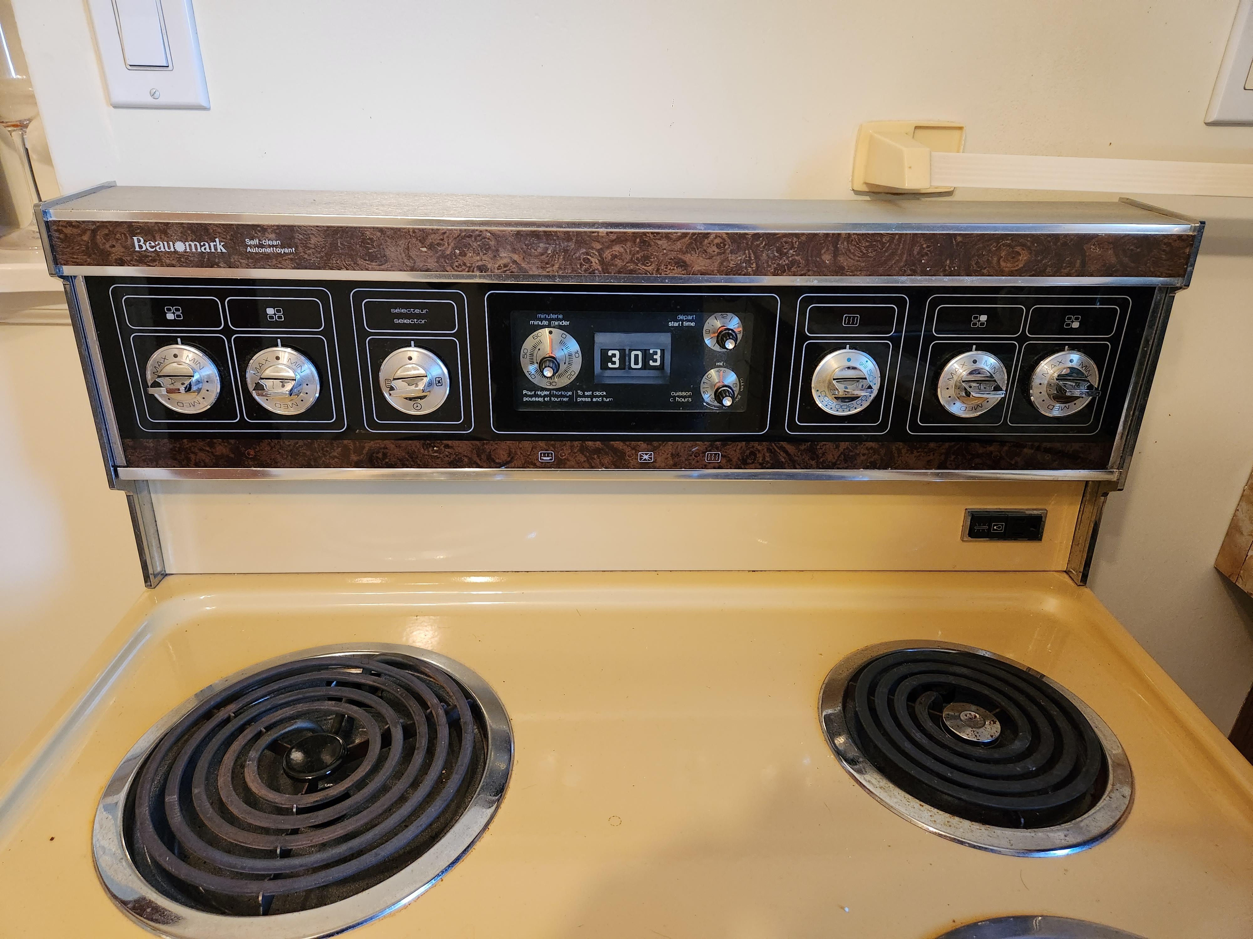 Does somebody know how to operate this oven? | Scrolller