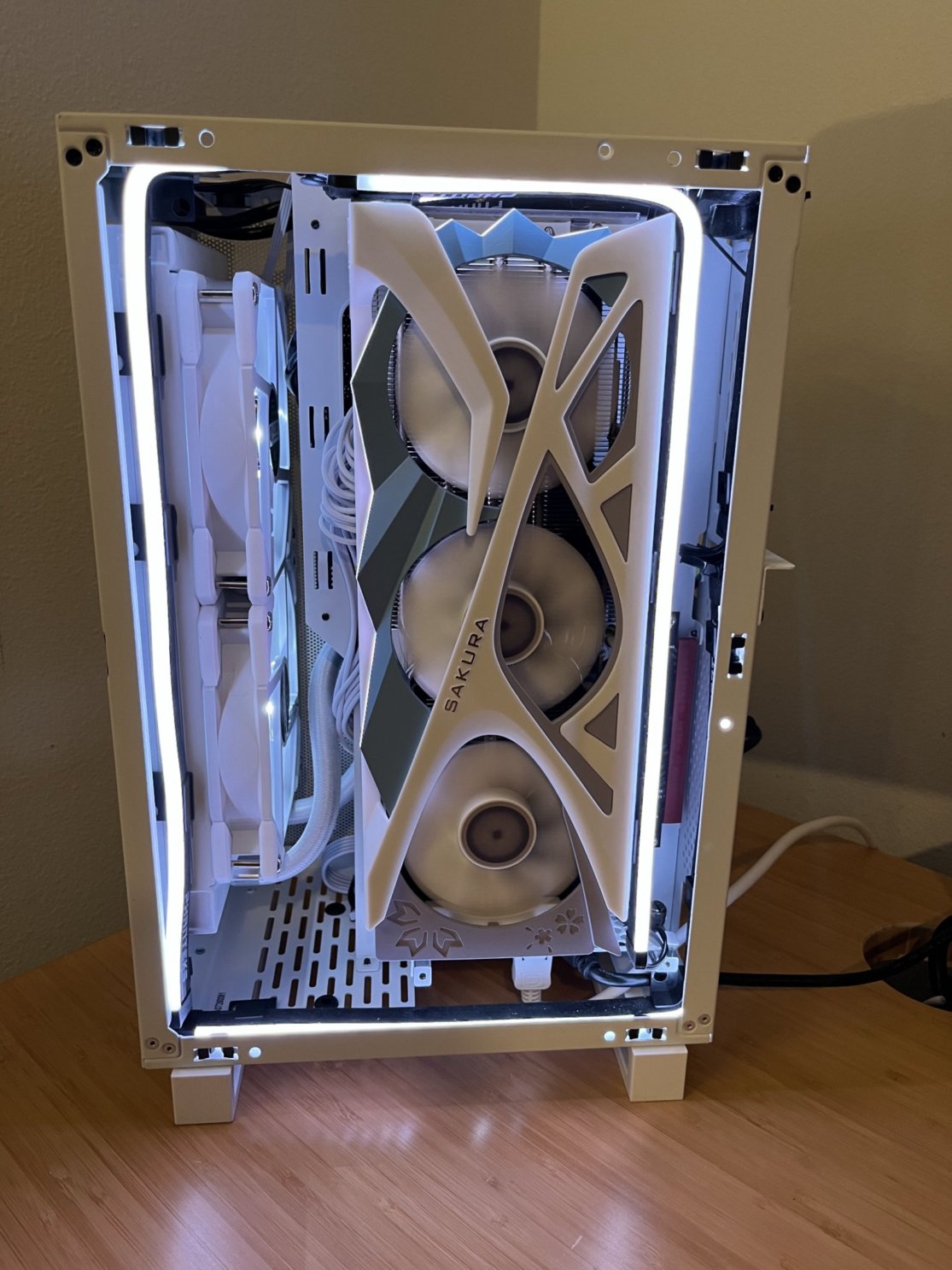 Cable Management! | Scrolller