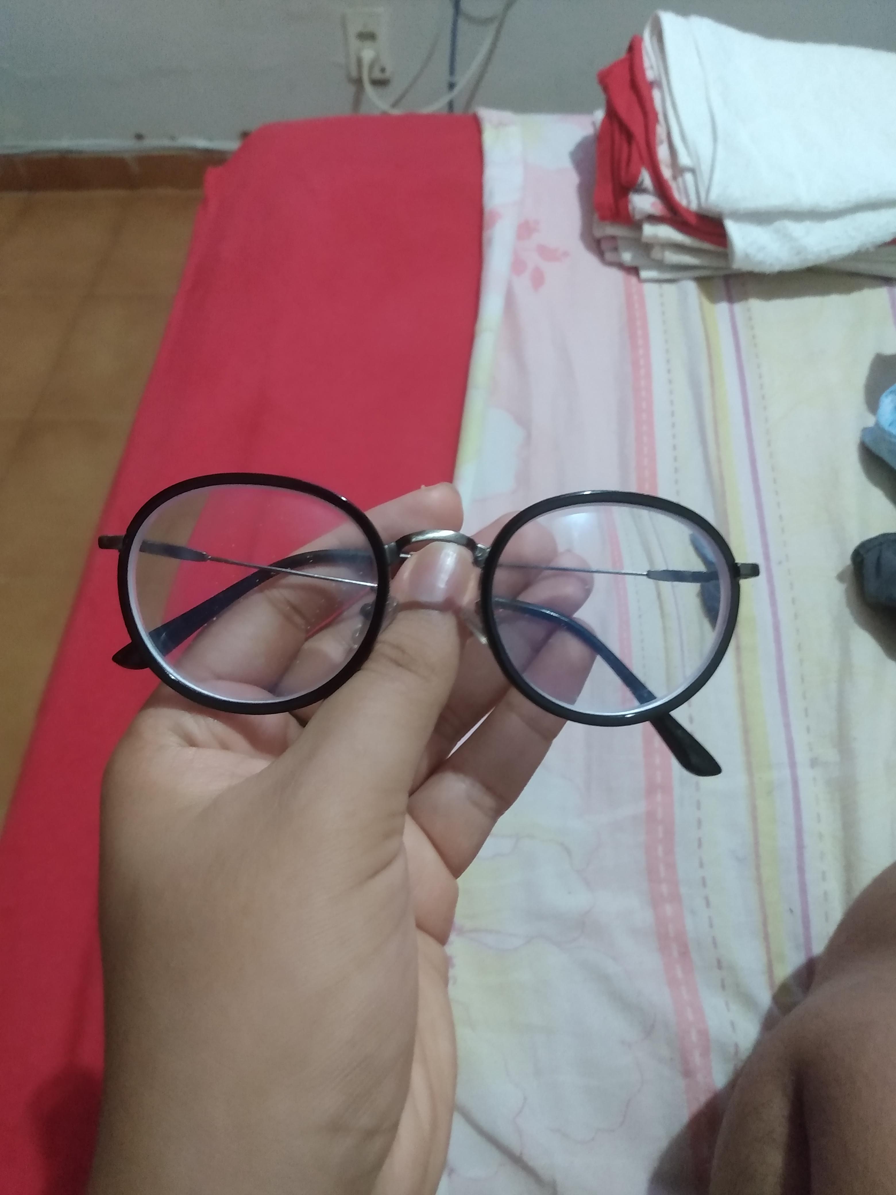 Yo, whats the name of frame glasses not so thin and not so thick? Like mine | Scrolller